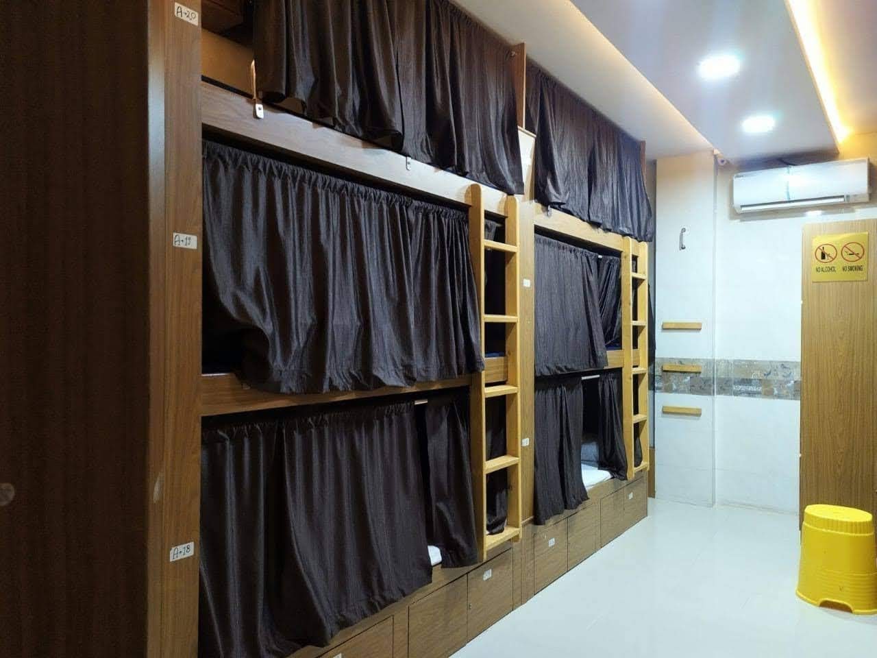 SD Hostel AC Dormitory 𝗕𝗢𝗢𝗞 Mumbai Hostel