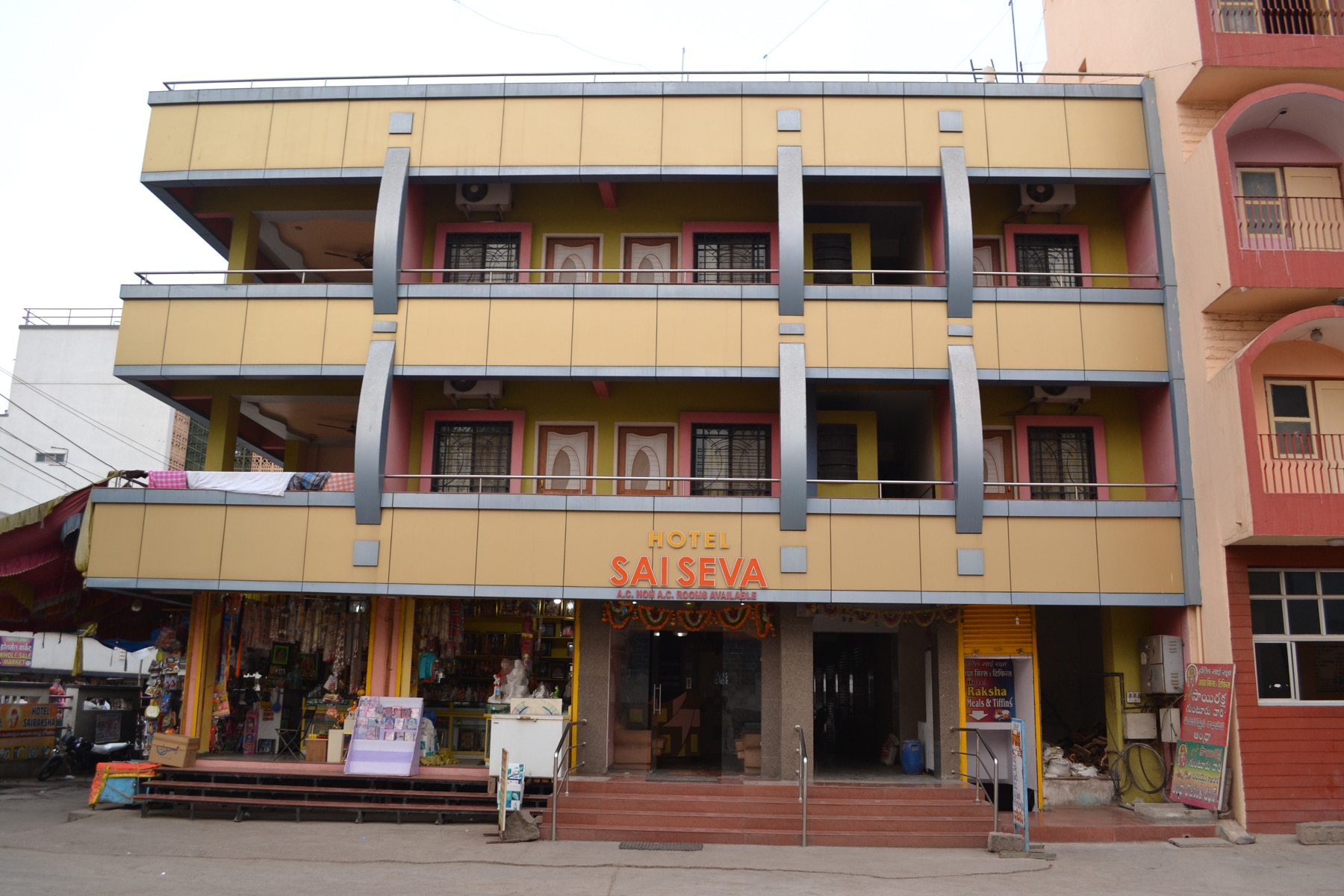 Hotel Sai Seva (Near Sai Mandir) 𝗕𝗢𝗢𝗞 Shirdi Guest House