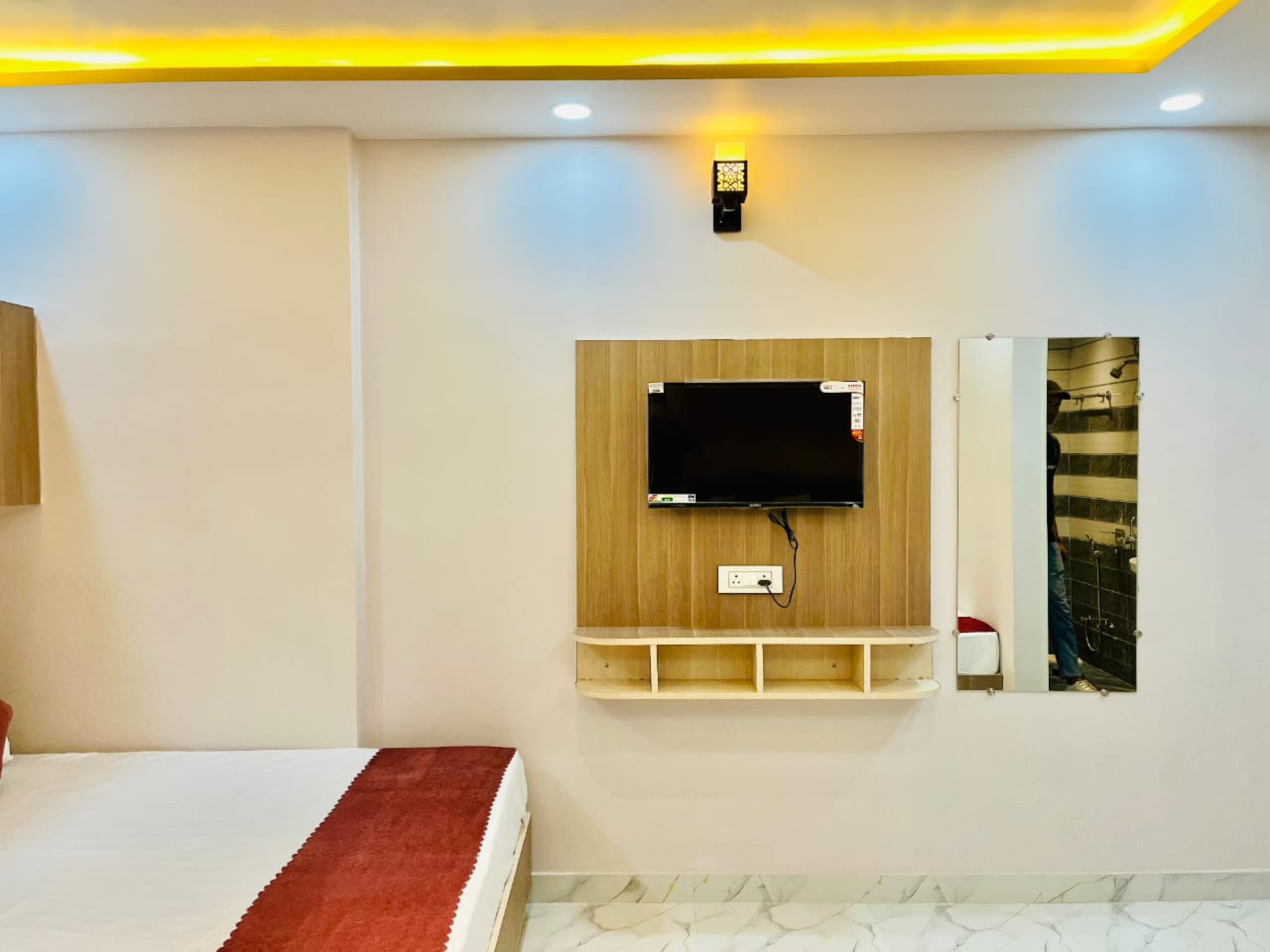 PVS Grand 𝗕𝗢𝗢𝗞 Varanasi Hotel
