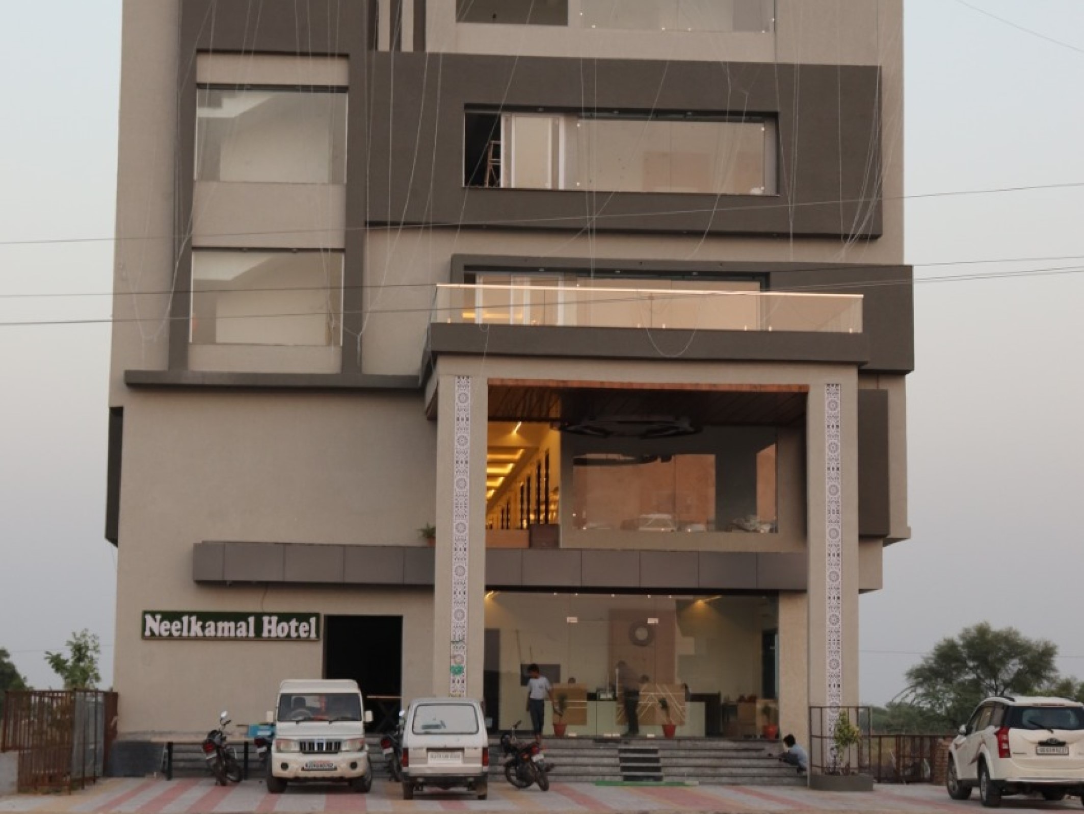 Neelkamal Logo