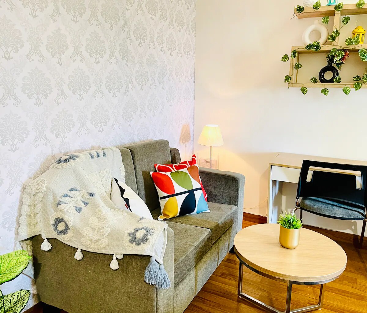 Cozy Studio in Noida 𝗕𝗢𝗢𝗞 Noida Apartment