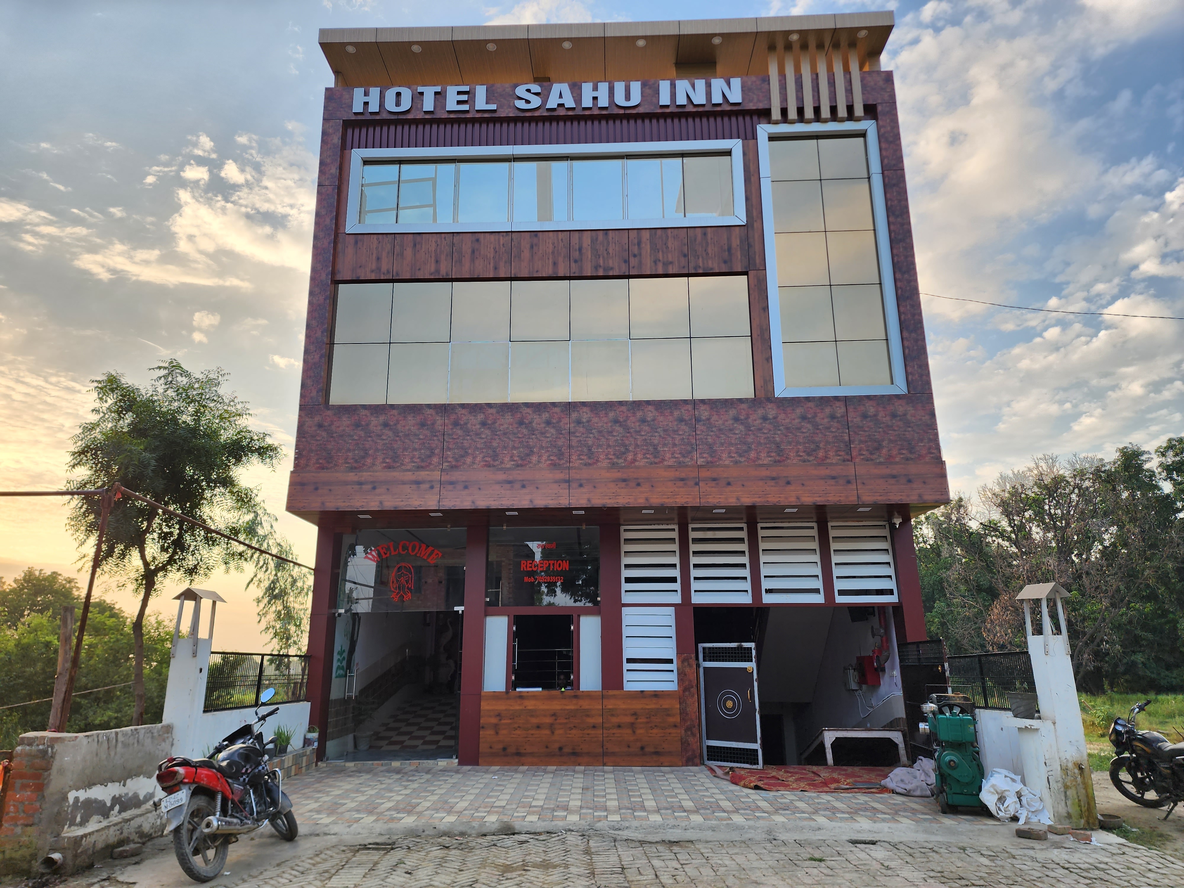 Hotel Sahu Inn Ayodhya 𝗕𝗢𝗢𝗞 Ayodhya Hotel