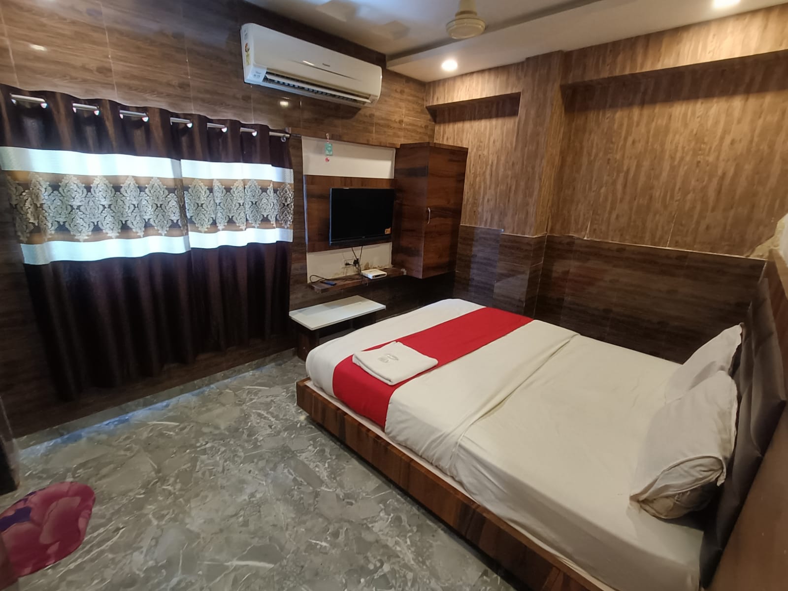 HOTEL SWASTIK INN AHMEDABAD 𝗕𝗢𝗢𝗞 Ahmedabad Hotel