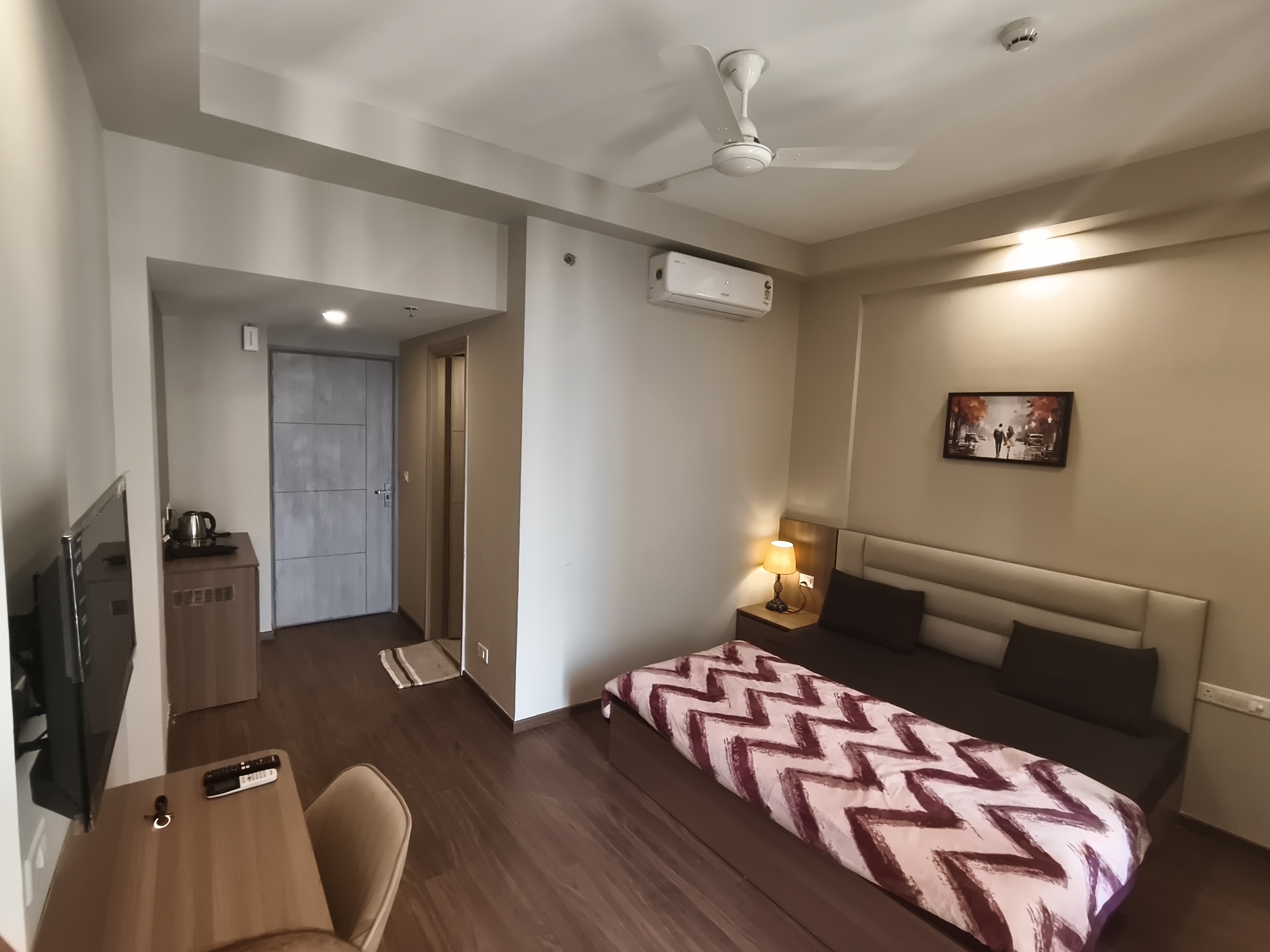 Street dream homestay 𝗕𝗢𝗢𝗞 Noida Apartment