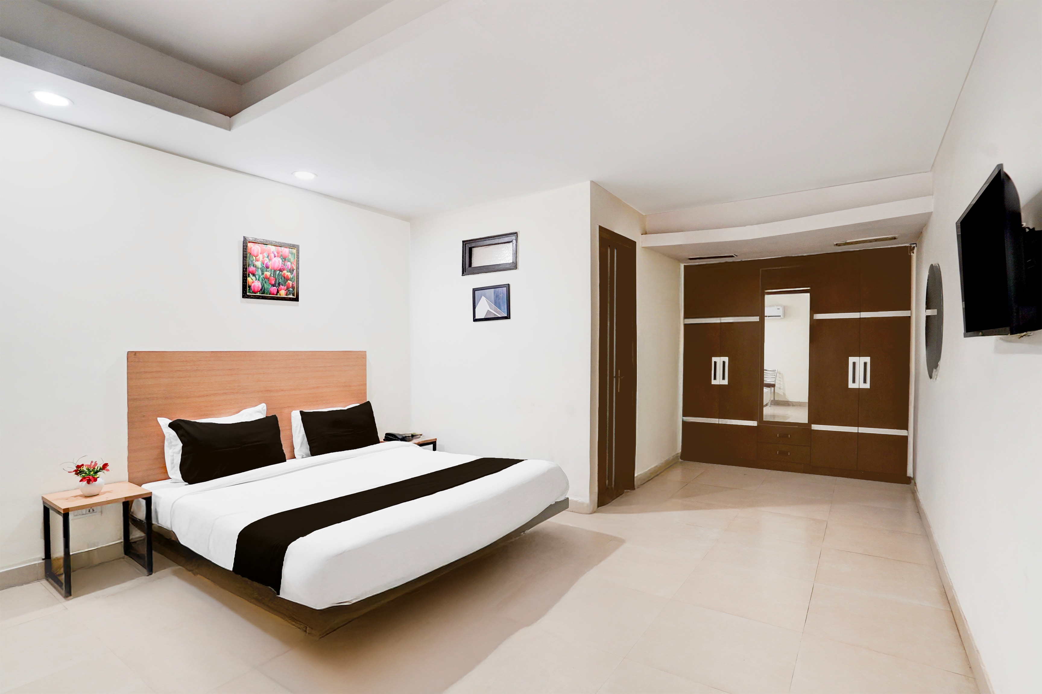 Townhouse Patparganj Near Max Super Speciality Hospital 𝗕𝗢𝗢𝗞 Delhi Hotel