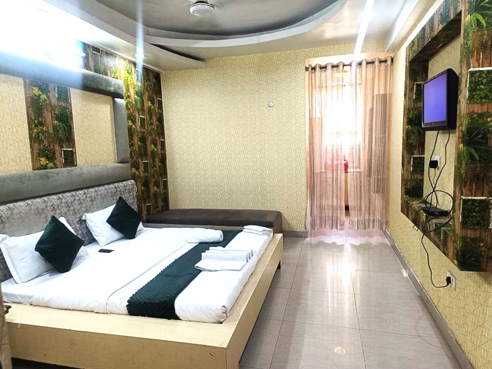 HOTEL SEVEN SEAS UNIT OF RAJ AUDIO VISION 𝗕𝗢𝗢𝗞 Lucknow Hotel