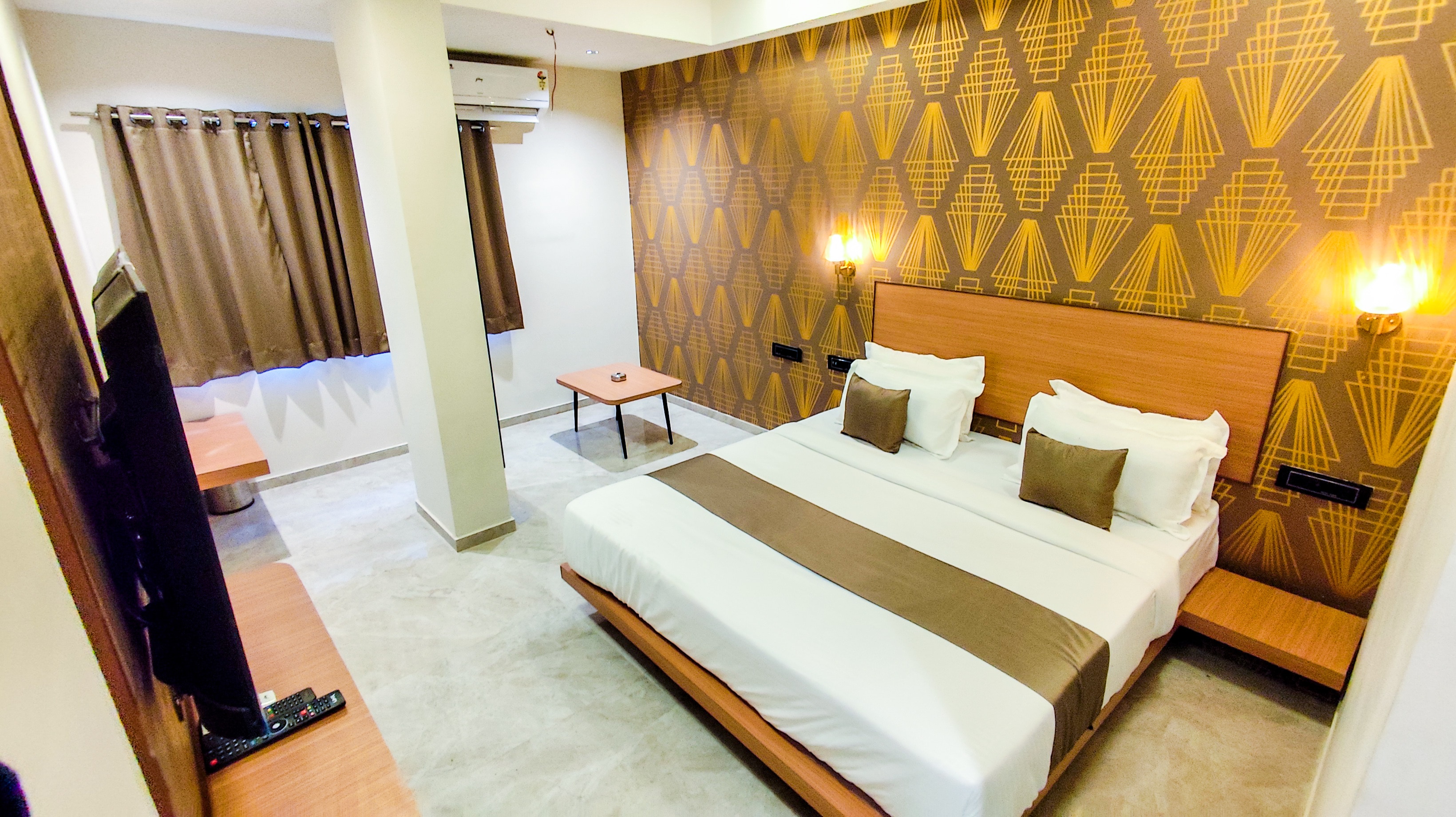 Hotel Nova Sky 𝗕𝗢𝗢𝗞 Rajkot Hotel
