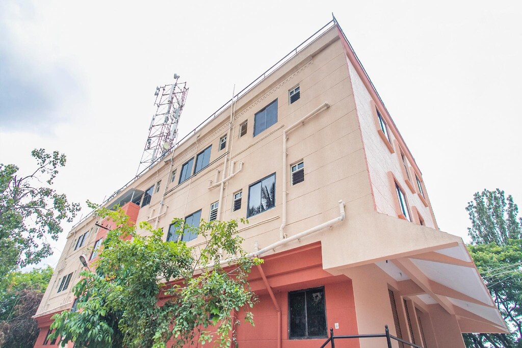 Happy Stay 𝗕𝗢𝗢𝗞 Bangalore Hotel