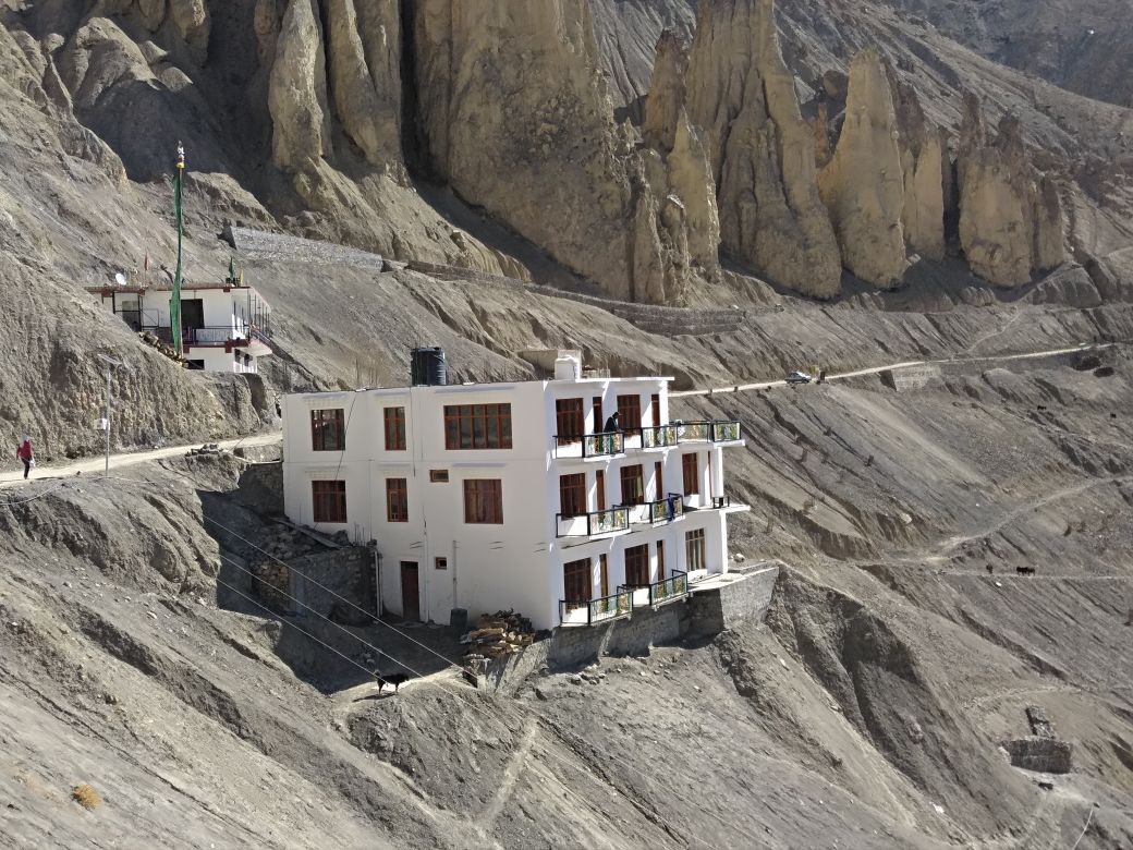 Dhankar Heights | Mountain-view Rooms 𝗕𝗢𝗢𝗞 Spiti Homestay