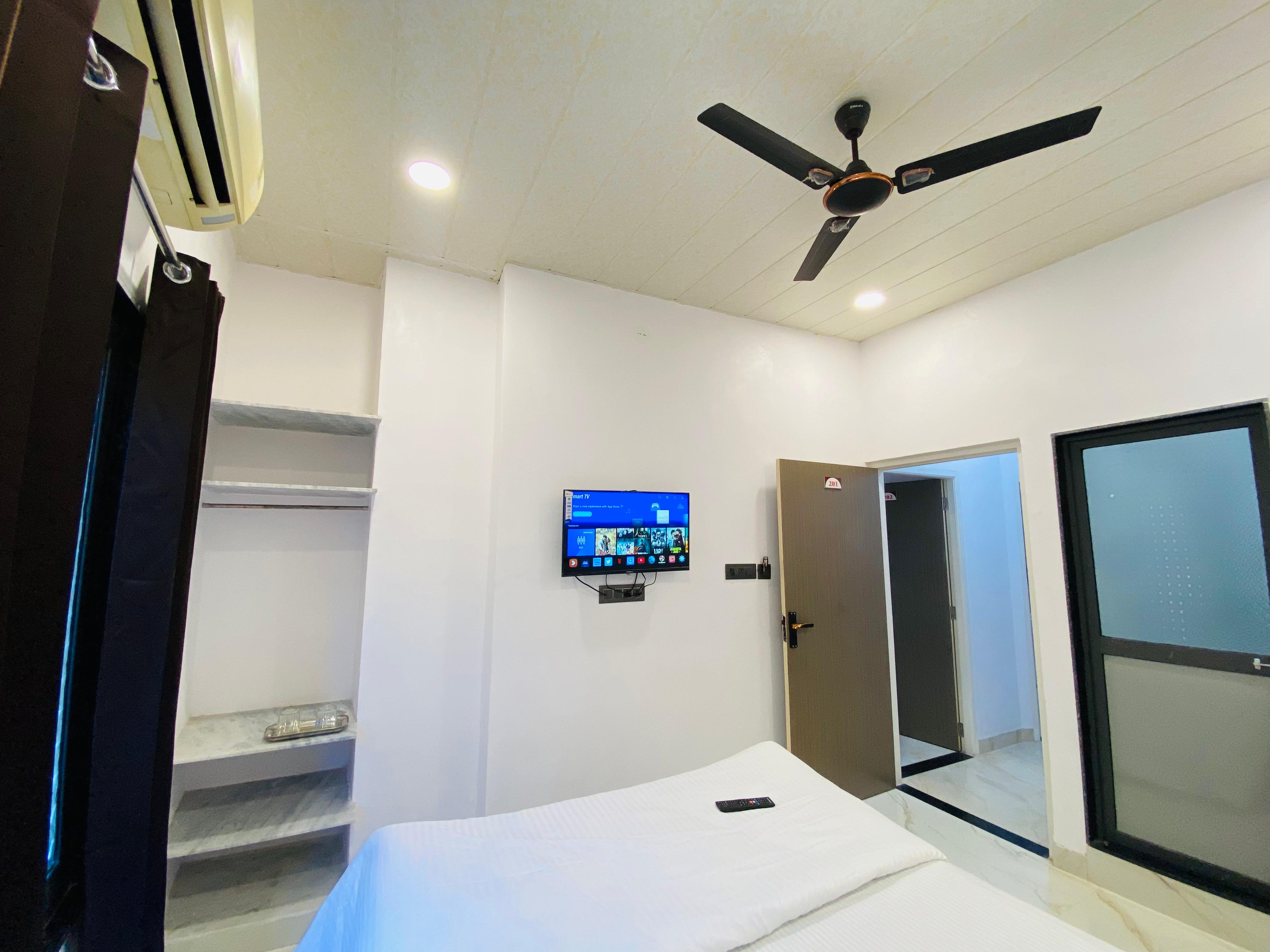 Hotel Blue Moon 𝗕𝗢𝗢𝗞 Udaipur Homestay