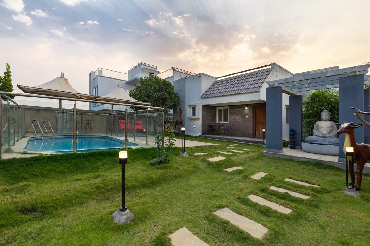 Aqua Luxe Villa By StayJade|Lawn|Party Villa 𝗕𝗢𝗢𝗞 Hosur Villa