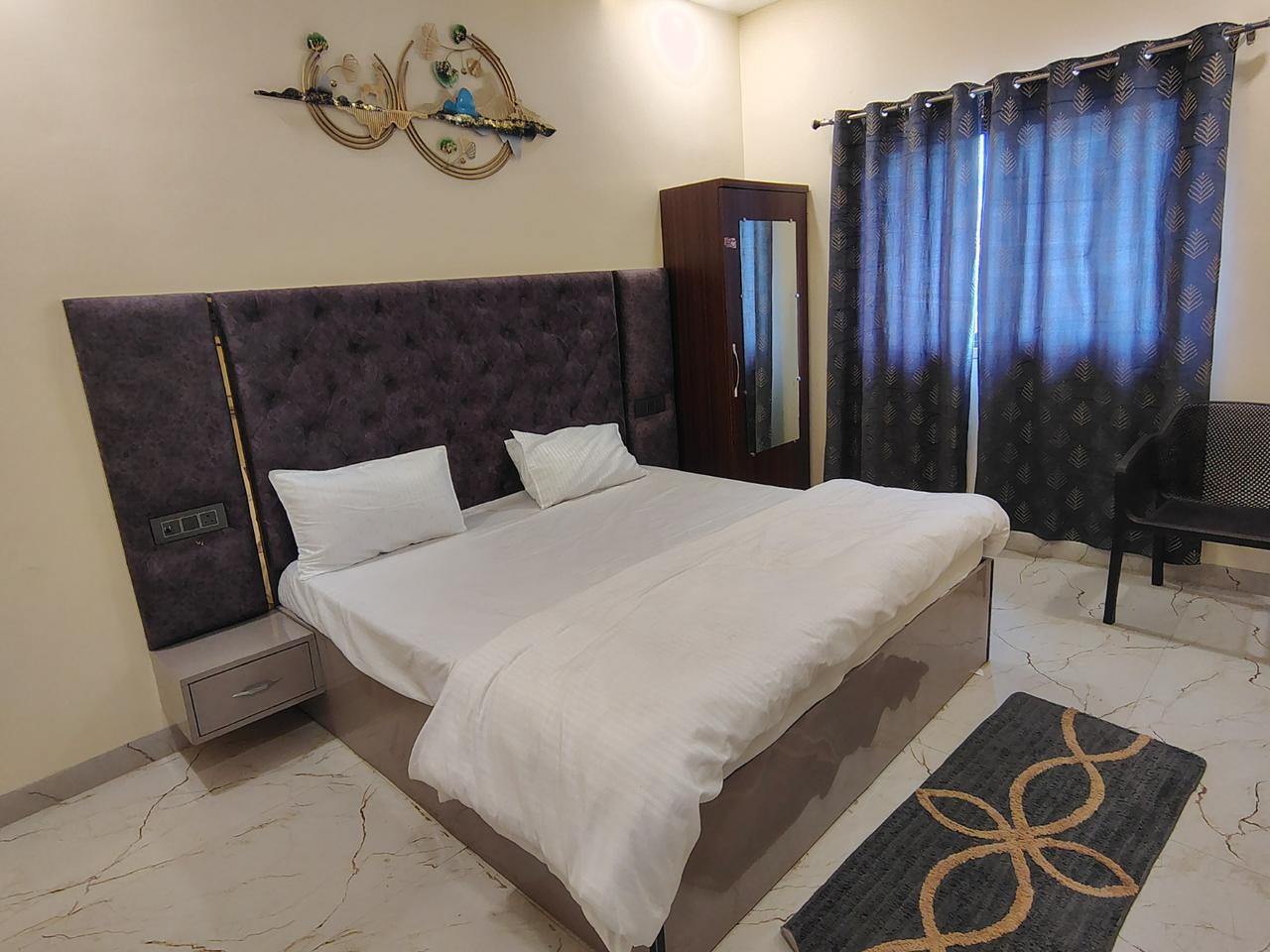Rooms of Staylo Abhinandan palace - Ayodhya Hotel on Goibibo