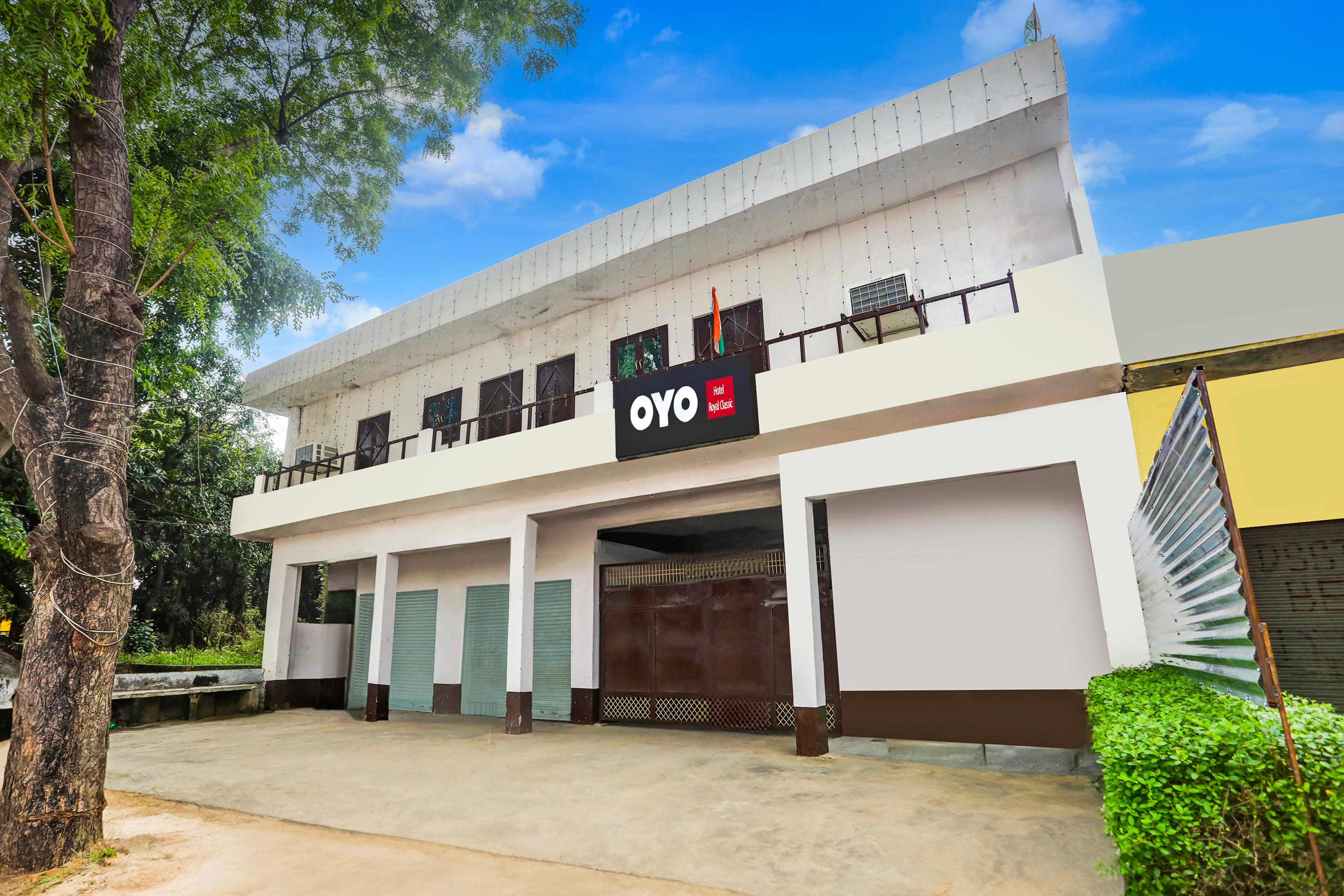 Hotel O Royal Classic 𝗕𝗢𝗢𝗞 Atrauli Hotel