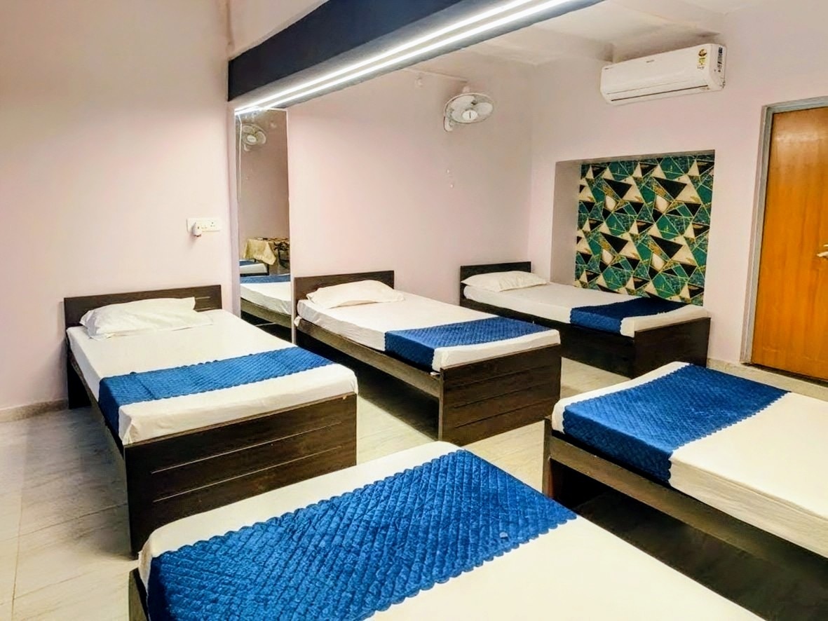 Ved Homestay | Near Kashi Vishwanath 𝗕𝗢𝗢𝗞 Varanasi Homestay