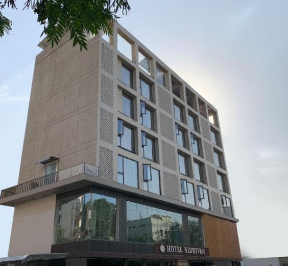 HOTEL NIDHIVAN 𝗕𝗢𝗢𝗞 Nagpur Hotel