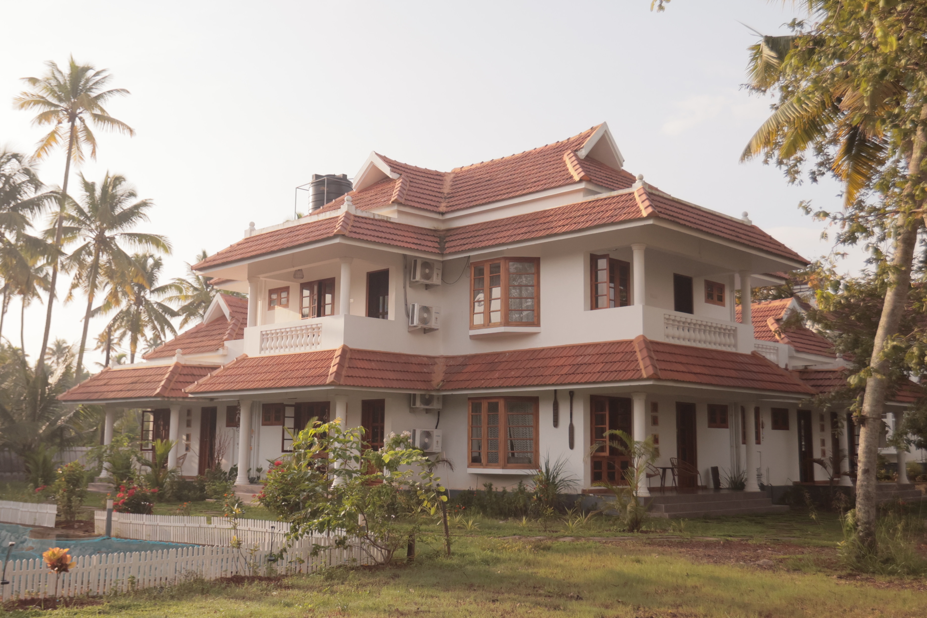 ELIVAAS Palliath House 3 BHK with Pvt Outdoor Patio 𝗕𝗢𝗢𝗞 Alleppey Villa