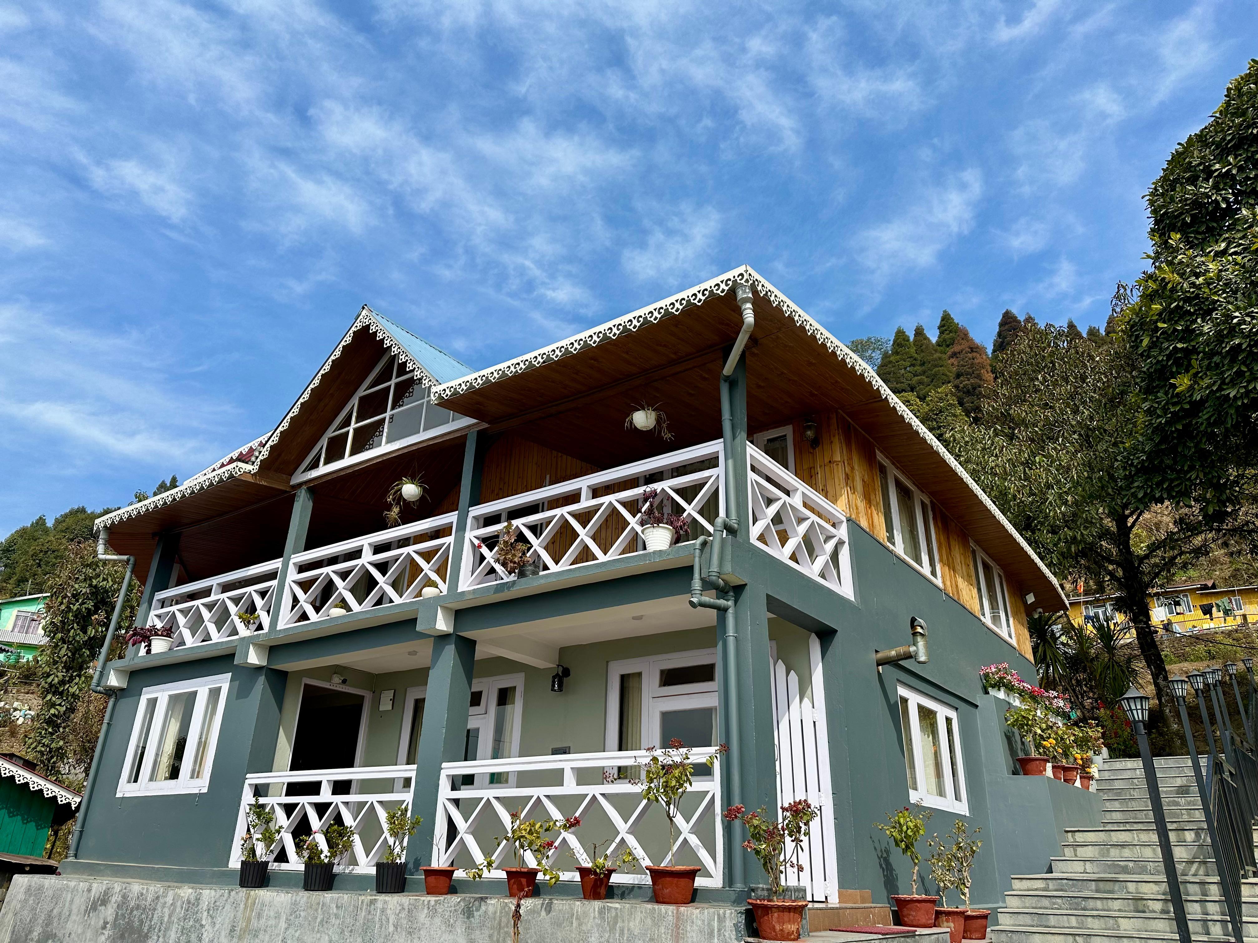 Pine Forest Retreat 𝗕𝗢𝗢𝗞 Kurseong Homestay