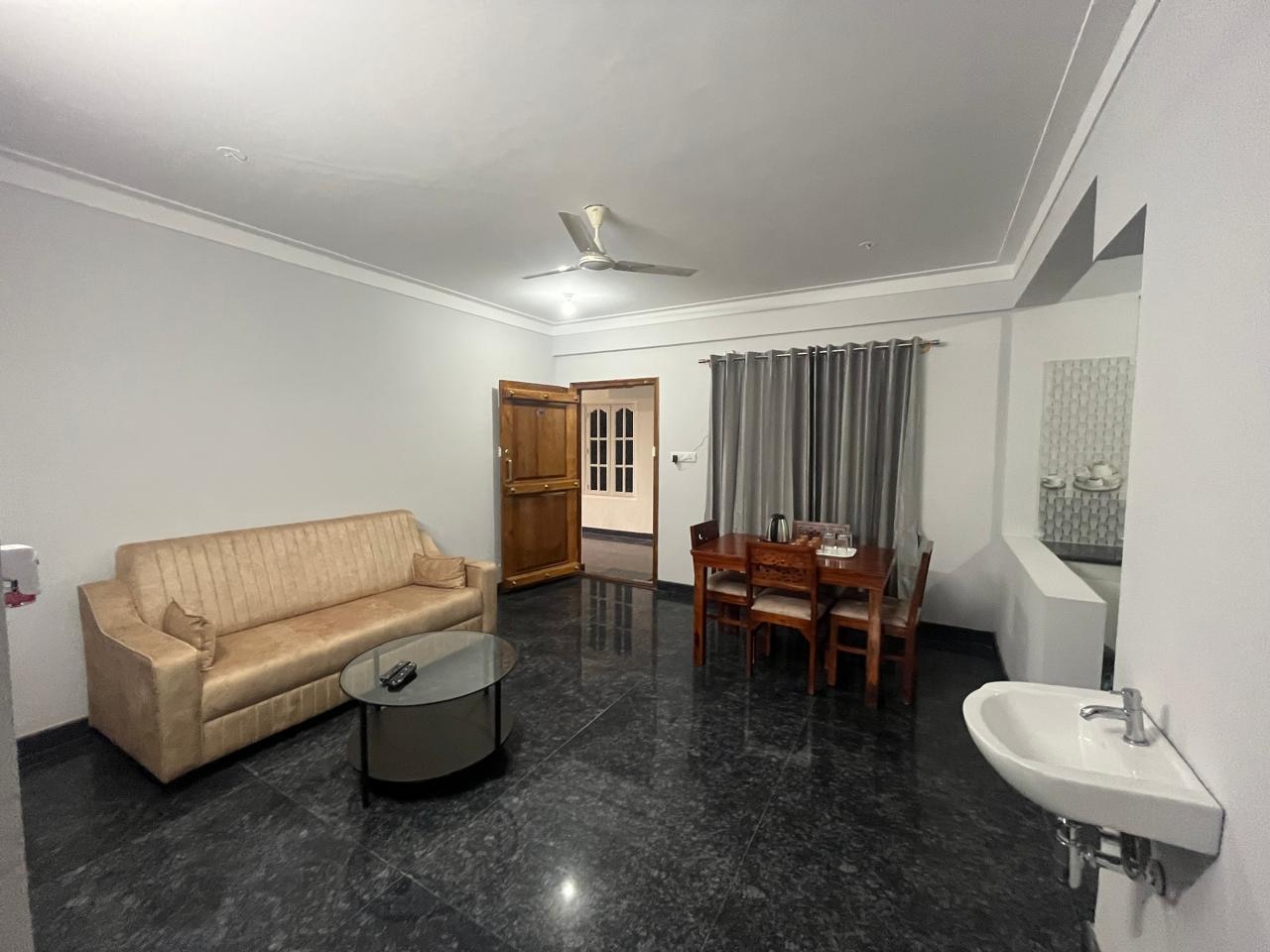 Ivory Suites and Service Apartment 𝗕𝗢𝗢𝗞 Bangalore Apartment