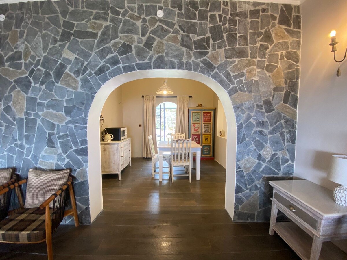 Cold Stone Villa a cozy escape above the clouds 𝗕𝗢𝗢𝗞 Kodaikanal Villa