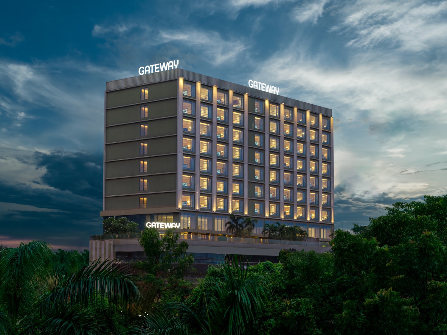 Gateway Ahmedabad, Sindhu Bhavan Road 𝗕𝗢𝗢𝗞 Ahmedabad Hotel
