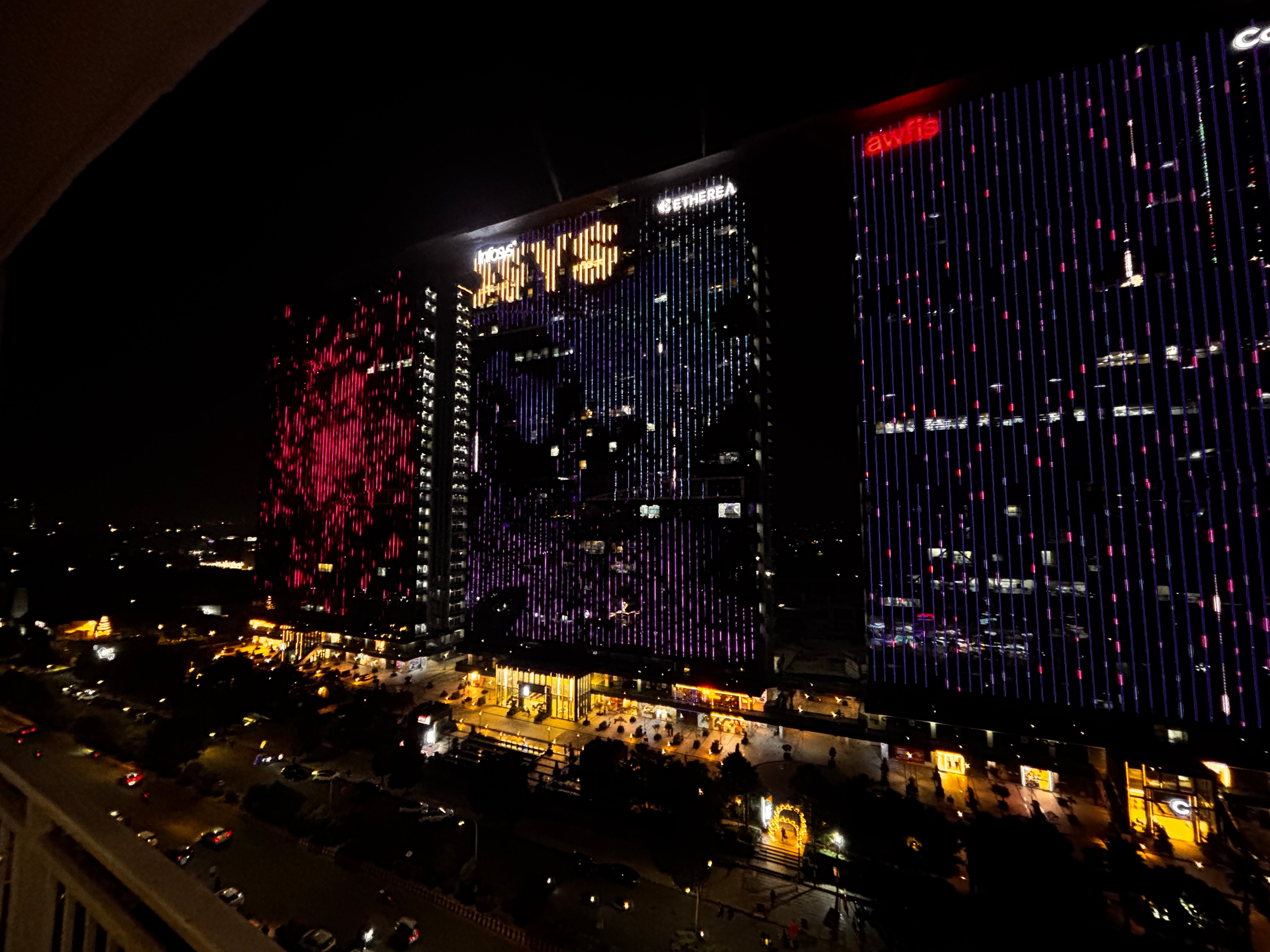 The night view 𝗕𝗢𝗢𝗞 Noida Homestay