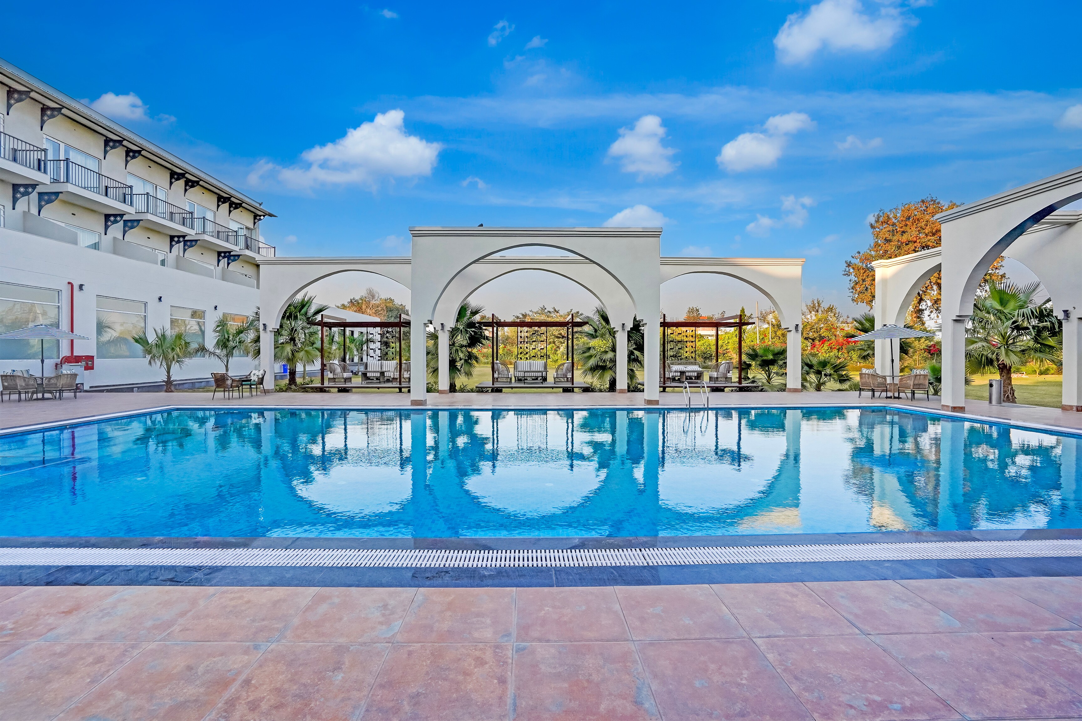 Sunday Hotels and Resort Gurgaon 𝗕𝗢𝗢𝗞 Manesar Hotel