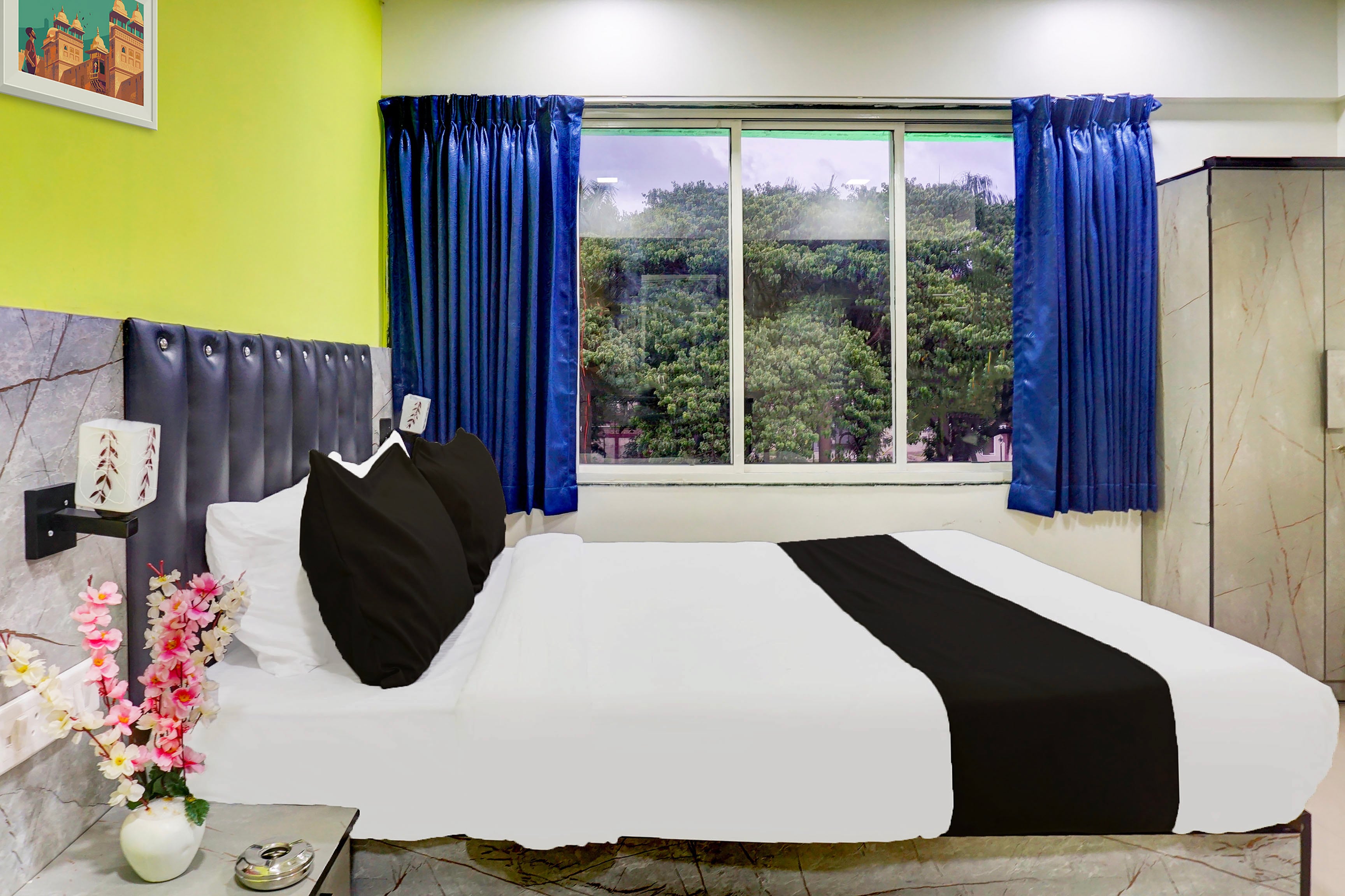 Collection O Vardhan Plaza 𝗕𝗢𝗢𝗞 Pune Hotel