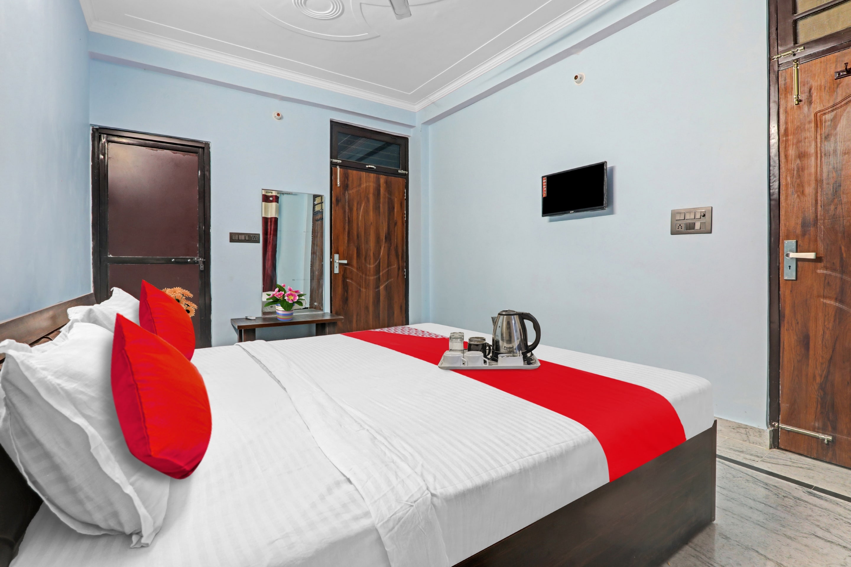 Hotel O Red Building Guest House 𝗕𝗢𝗢𝗞 Lucknow Hotel
