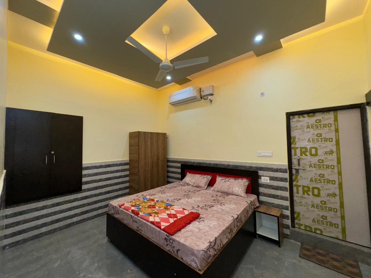 Shish Mahal Guest House 𝗕𝗢𝗢𝗞 Ayodhya Homestay