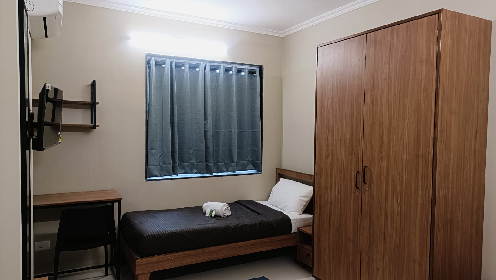 Amenities of Z Express Lotus Studio