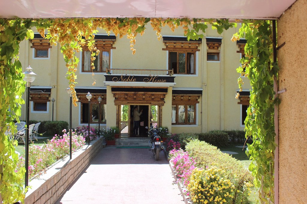 Noble House 𝗕𝗢𝗢𝗞 Leh Hotel
