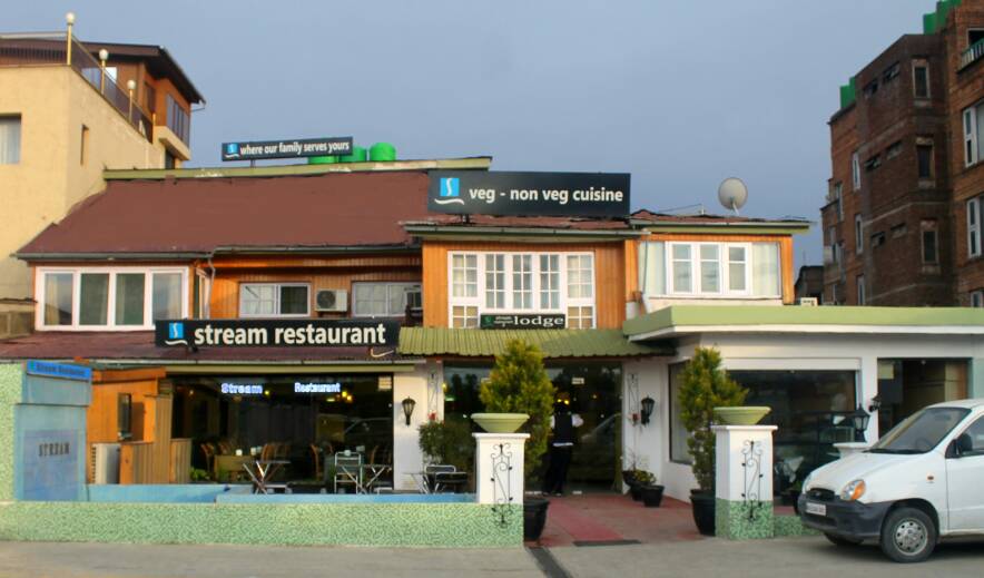 Stream Restaurant and Lodge 𝗕𝗢𝗢𝗞 Srinagar Guest House