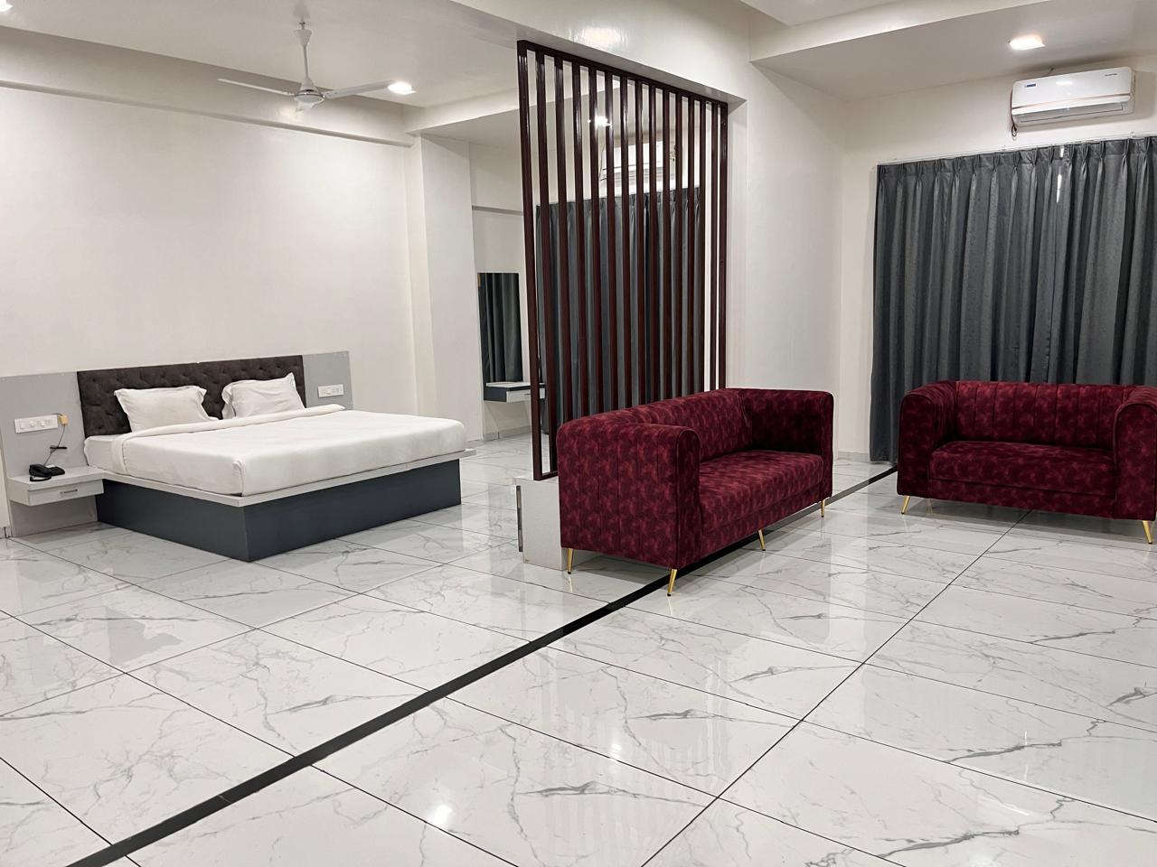 DEVI INTERNATIONAL HOTEL 𝗕𝗢𝗢𝗞 Nashik Hotel