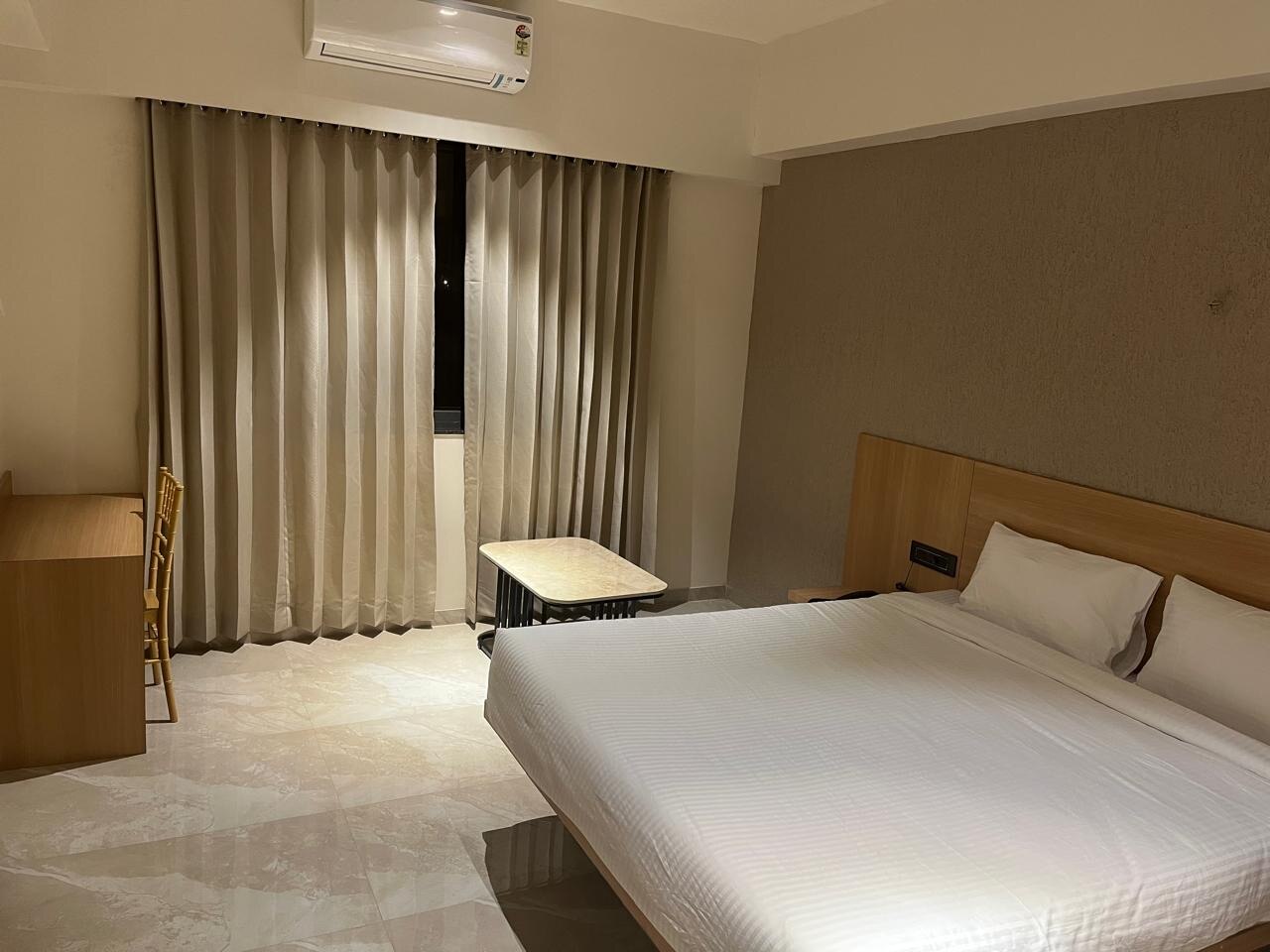 Hotel Suruchi Grand Lodging and Banquets 𝗕𝗢𝗢𝗞 Nashik Hotel