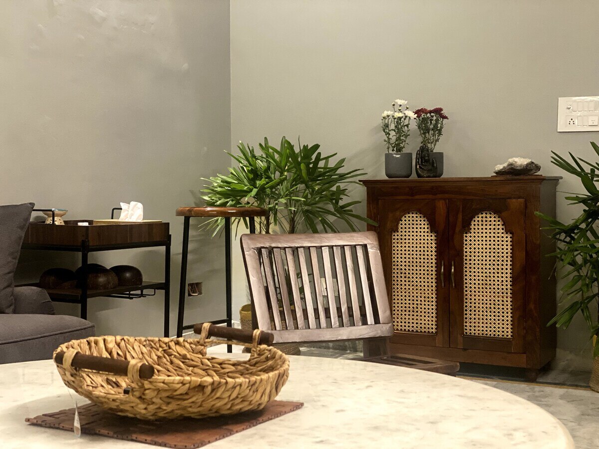 The Grey Wood Loft 𝗕𝗢𝗢𝗞 Jaipur Apartment