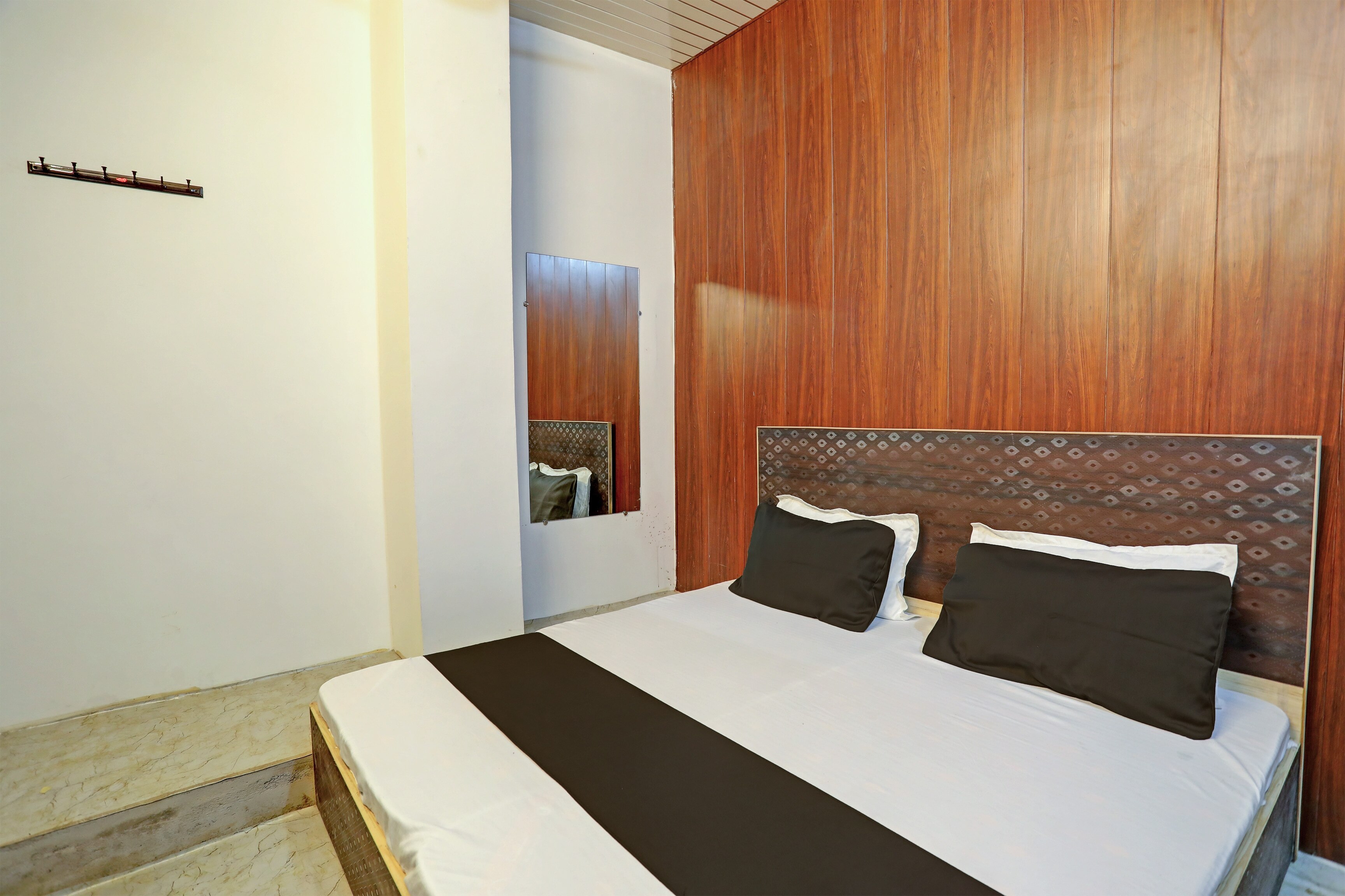 Hotel O MANSAROVAR 𝗕𝗢𝗢𝗞 Ghaziabad Hotel