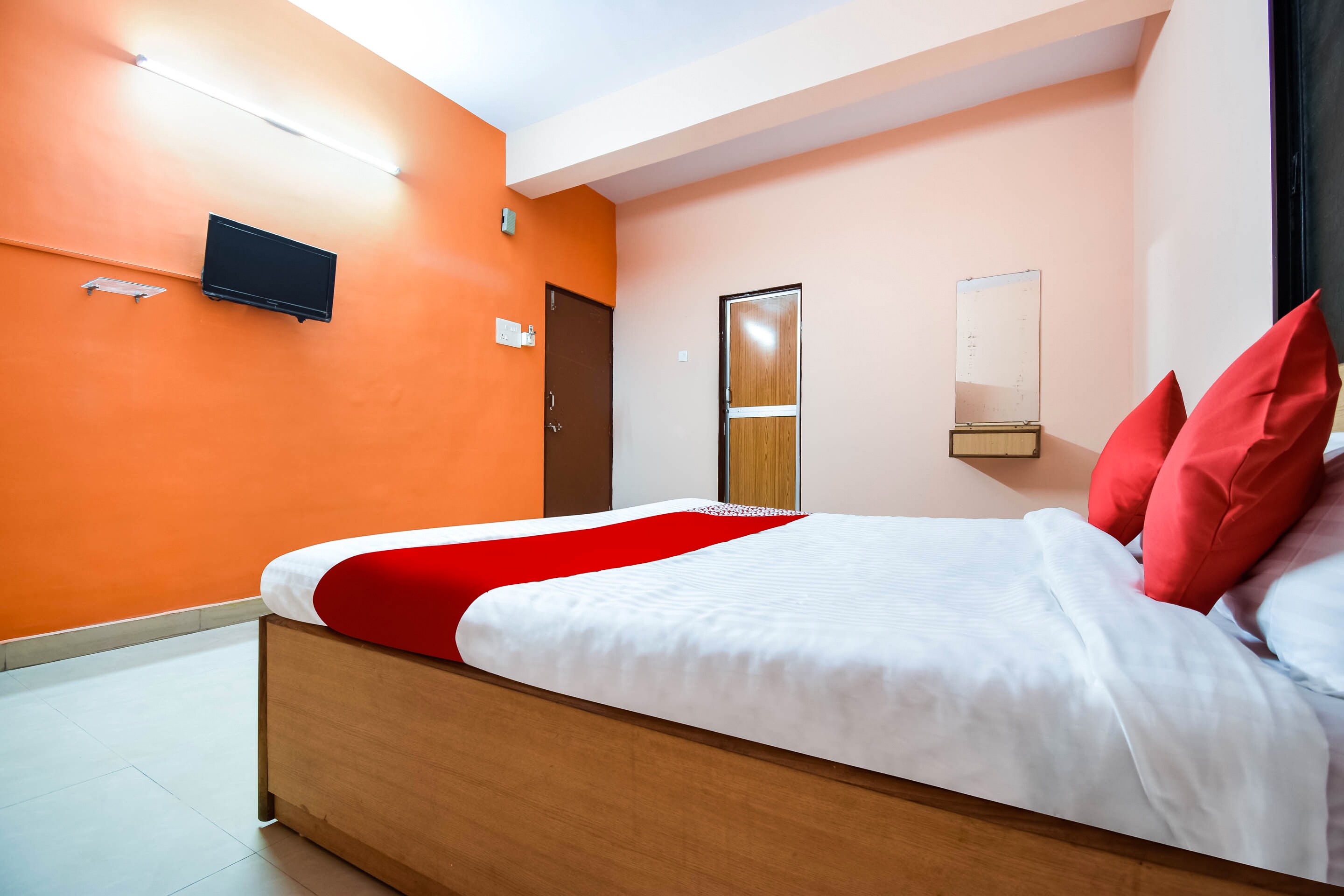 Hotel O Chandani 𝗕𝗢𝗢𝗞 Kamthi Hotel