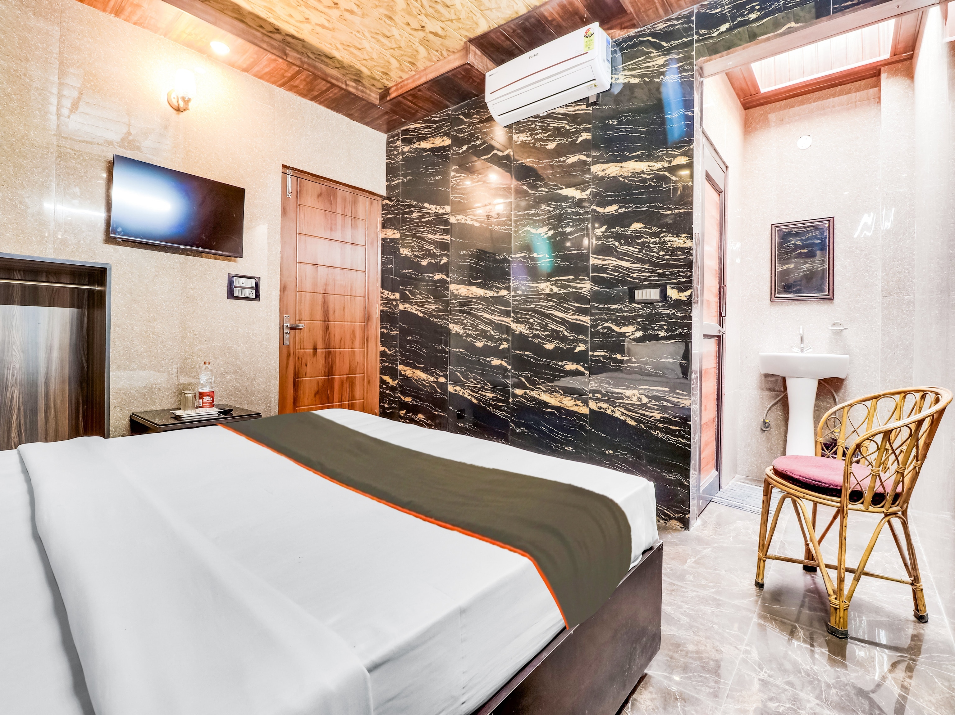 Collection O shree 𝗕𝗢𝗢𝗞 Rishikesh Hotel