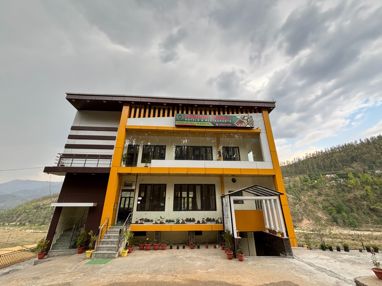 Paridhi World 𝗕𝗢𝗢𝗞 Dehradun Hotel
