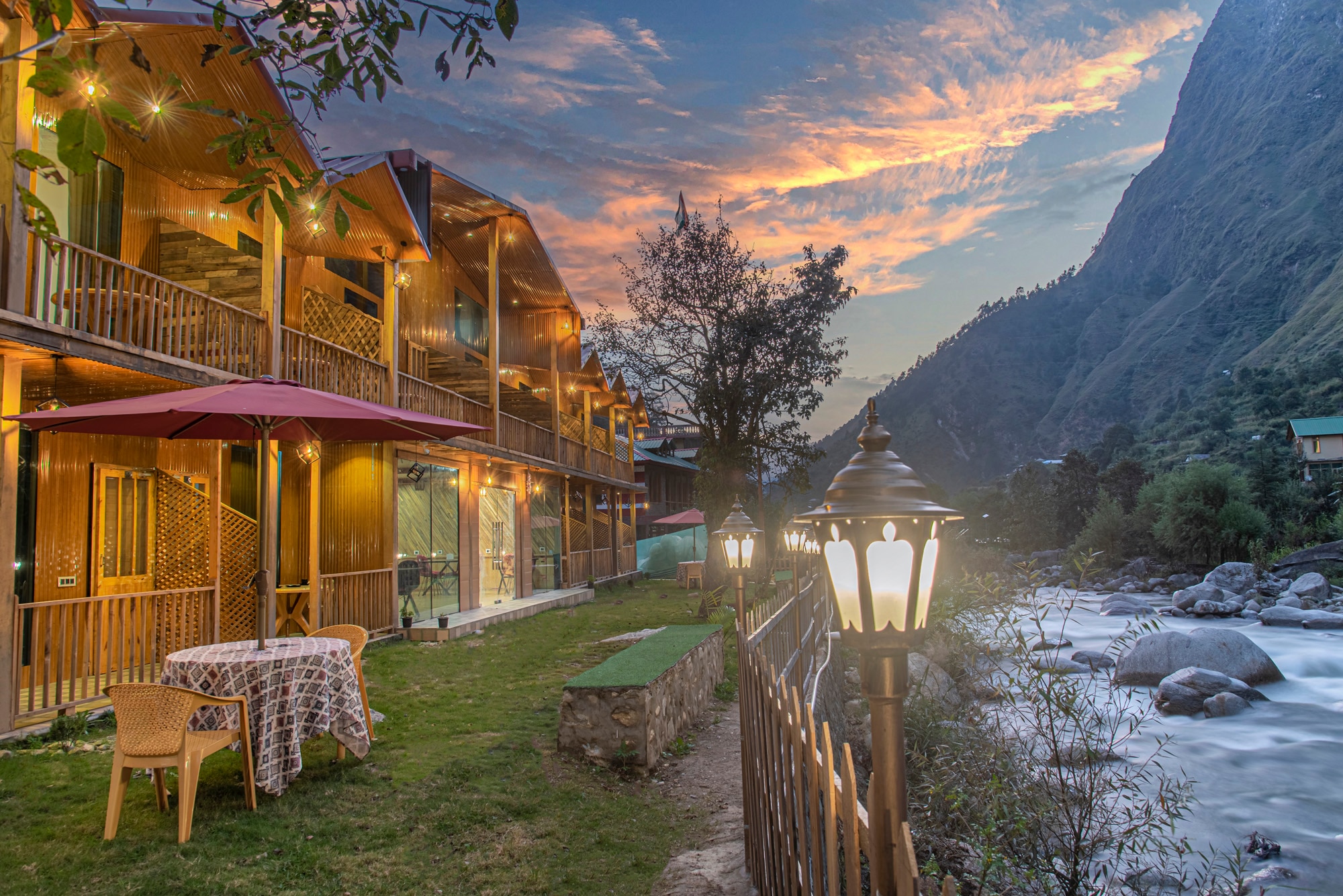 The Brightside Resorts Tirthan A Riverside Hotel 𝗕𝗢𝗢𝗞 Gushaini Cottage