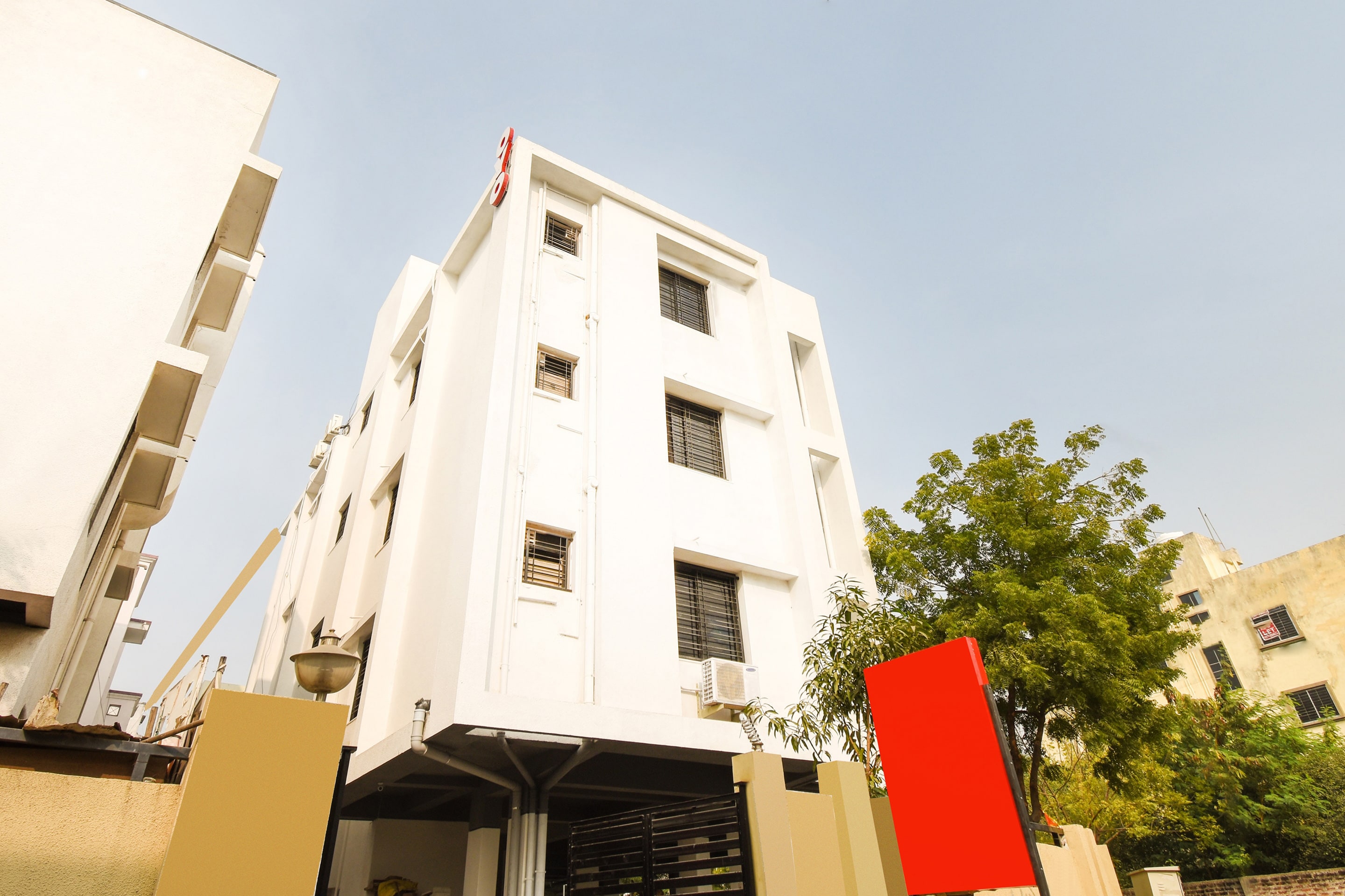 Collection O White House Regency 𝗕𝗢𝗢𝗞 Nagpur Hotel