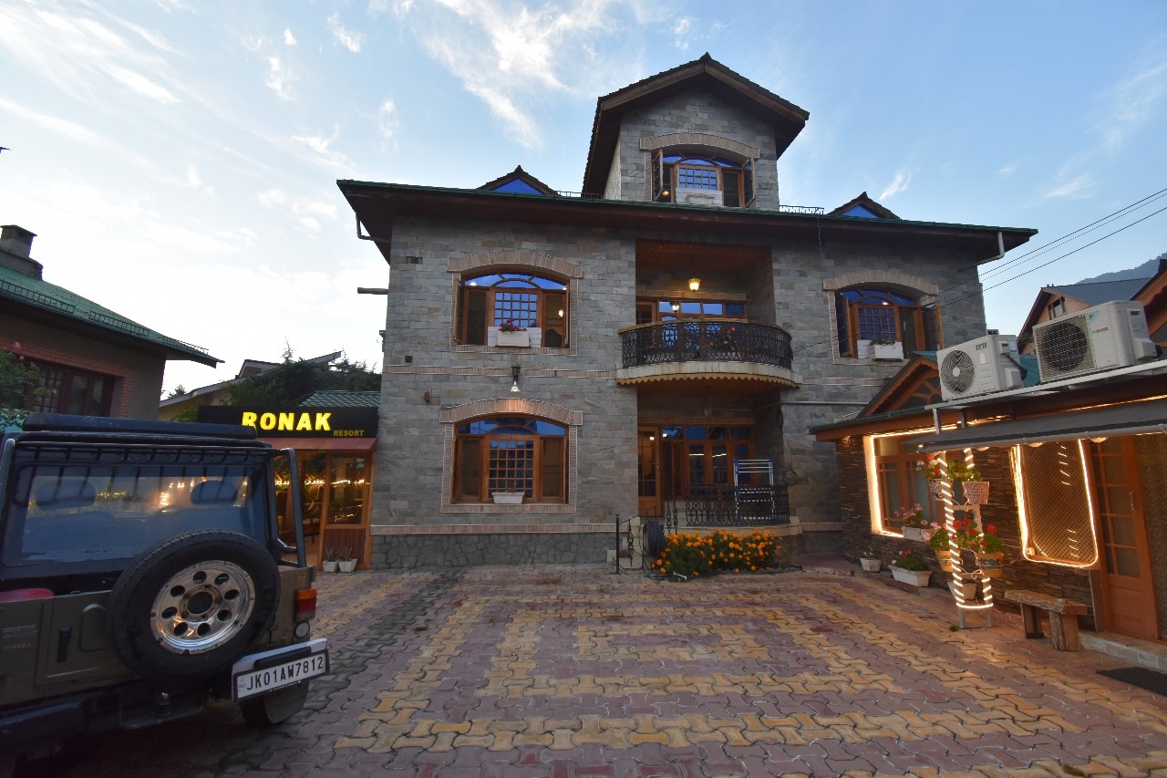 Ronak Homestay 𝗕𝗢𝗢𝗞 Srinagar Homestay