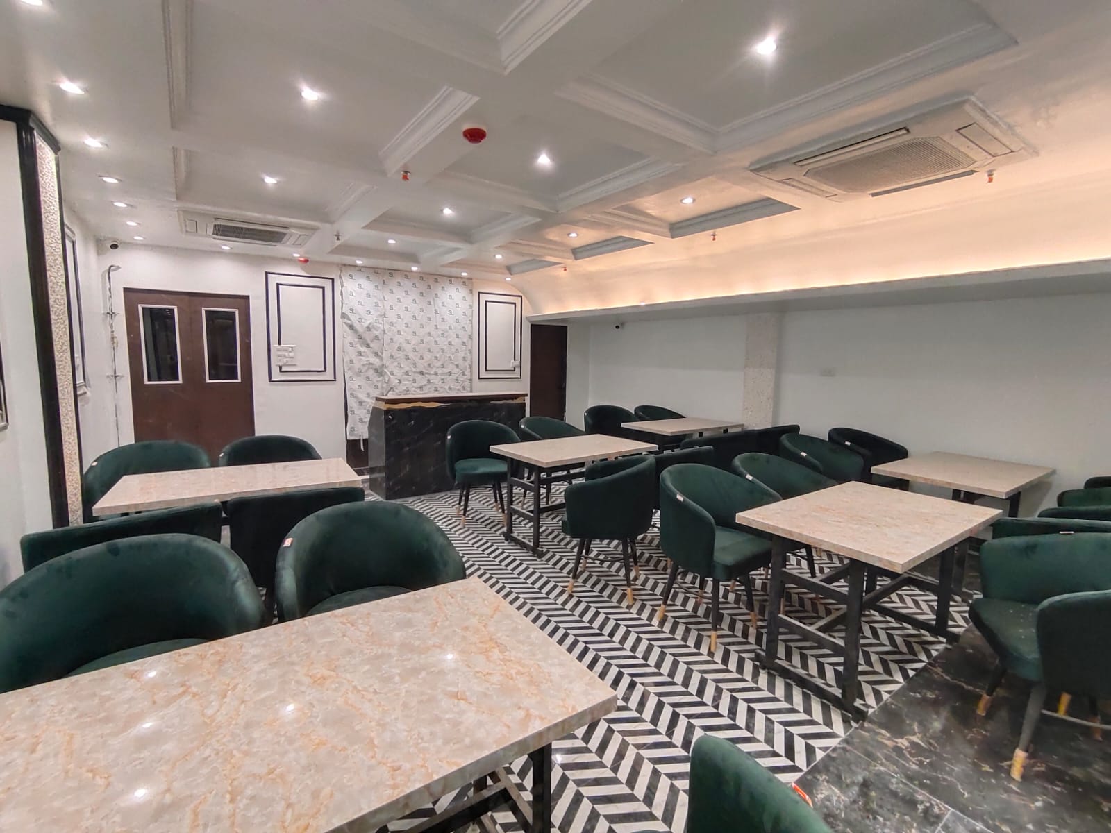 NIRVANA BLISS 𝗕𝗢𝗢𝗞 Prayagraj Hotel