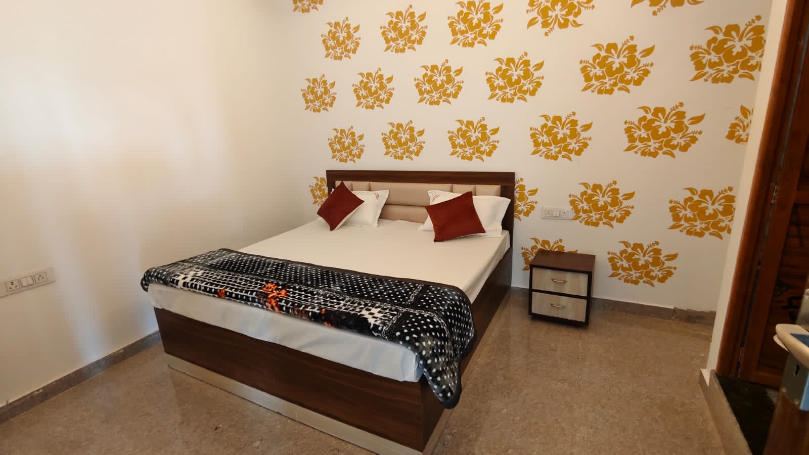 Sri Radhey Krishna 𝗕𝗢𝗢𝗞 Ayodhya Homestay