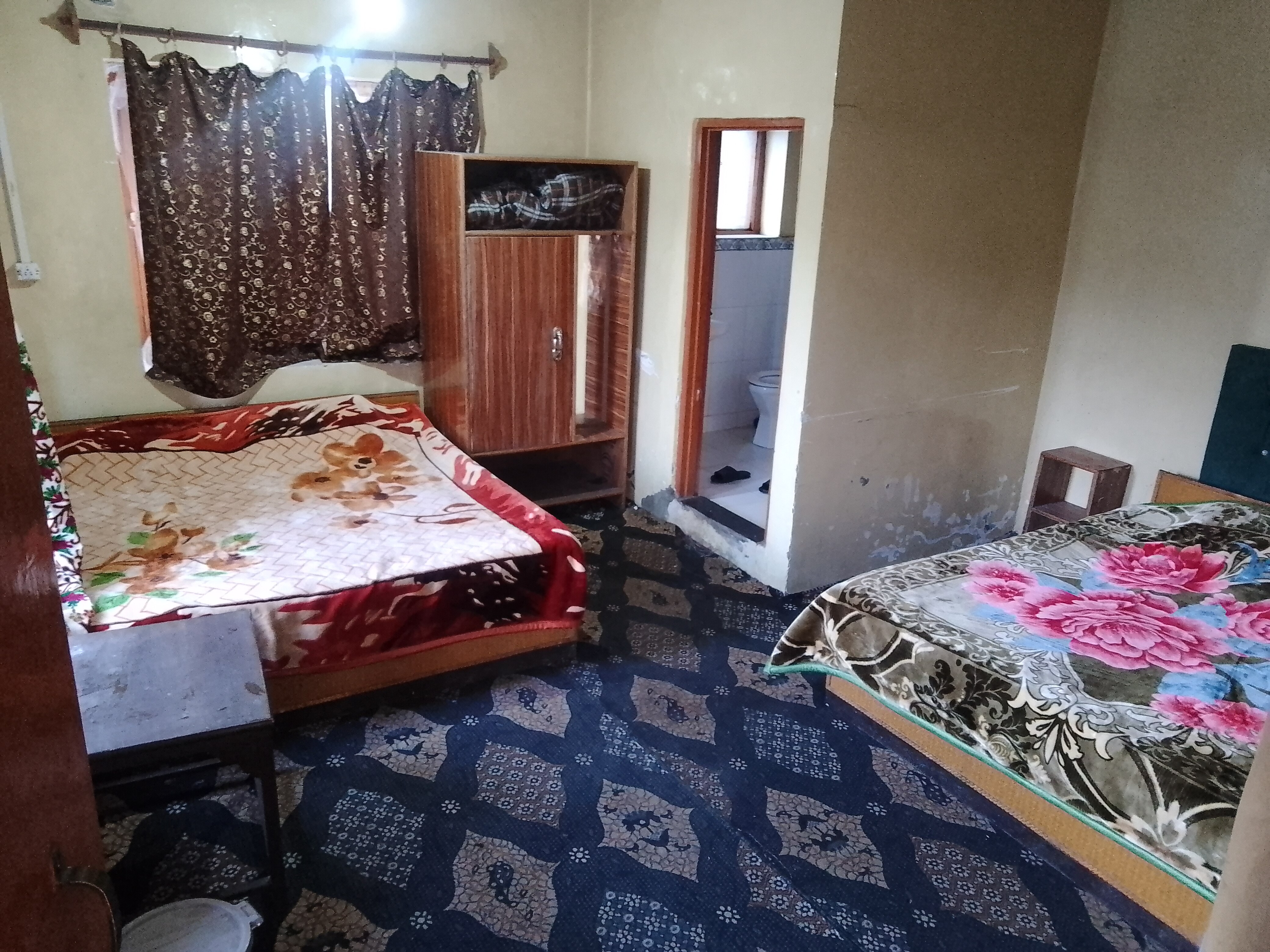 Hotel Saif and restaurant 𝗕𝗢𝗢𝗞 Gulmarg Homestay
