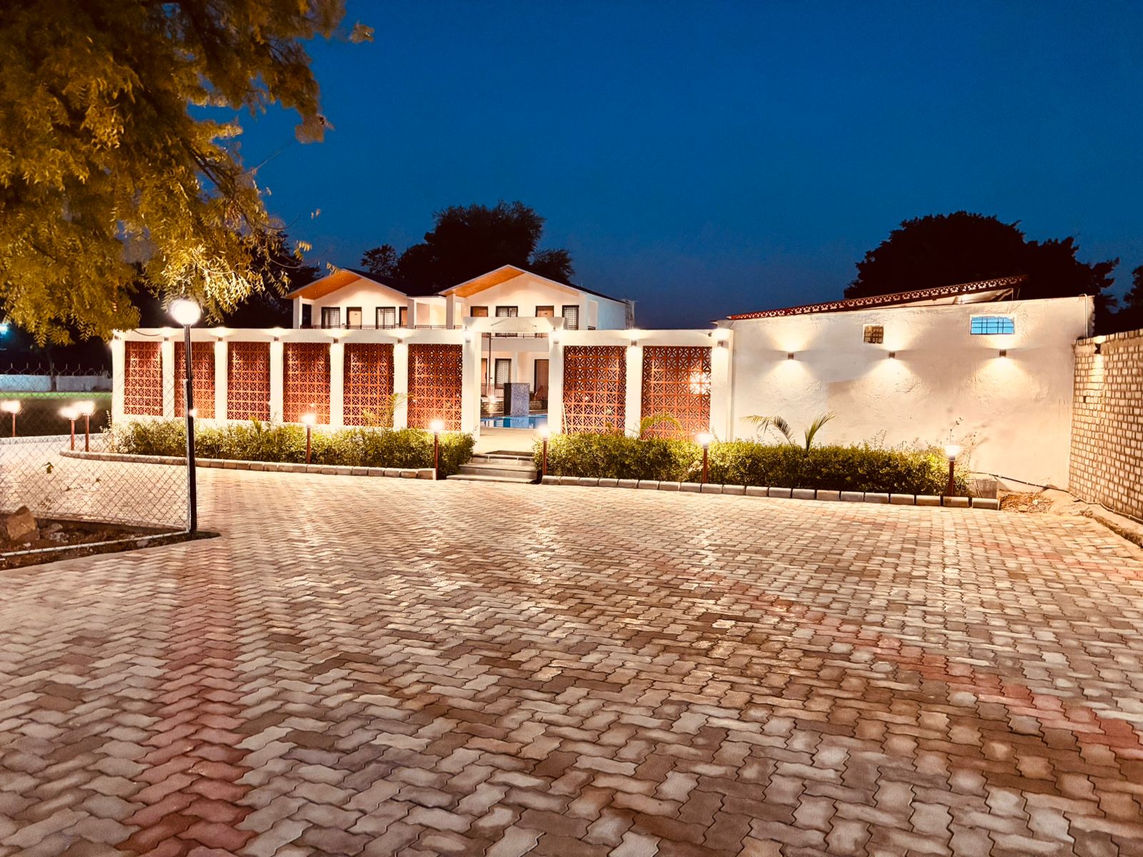 Milestone Resort 𝗕𝗢𝗢𝗞 Udaipur Resort