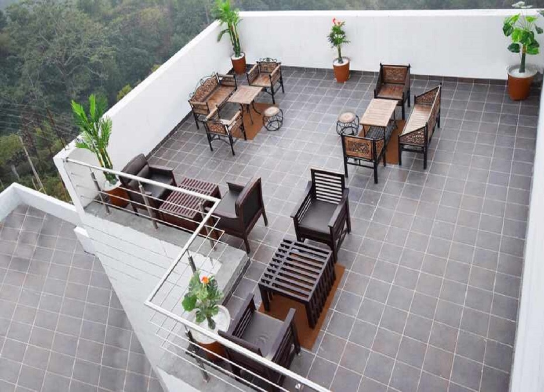 Hotel President 𝗕𝗢𝗢𝗞 Chintpurni Hotel