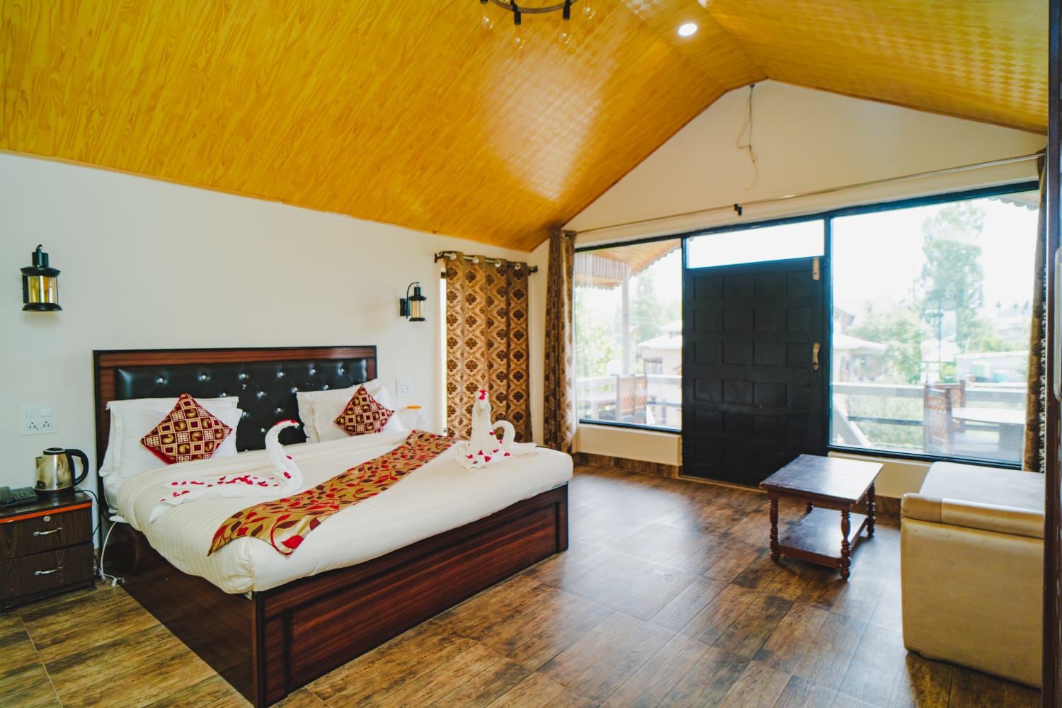 Petals of Chinar Hotel Srinagar - Reviews, Photos & Offer