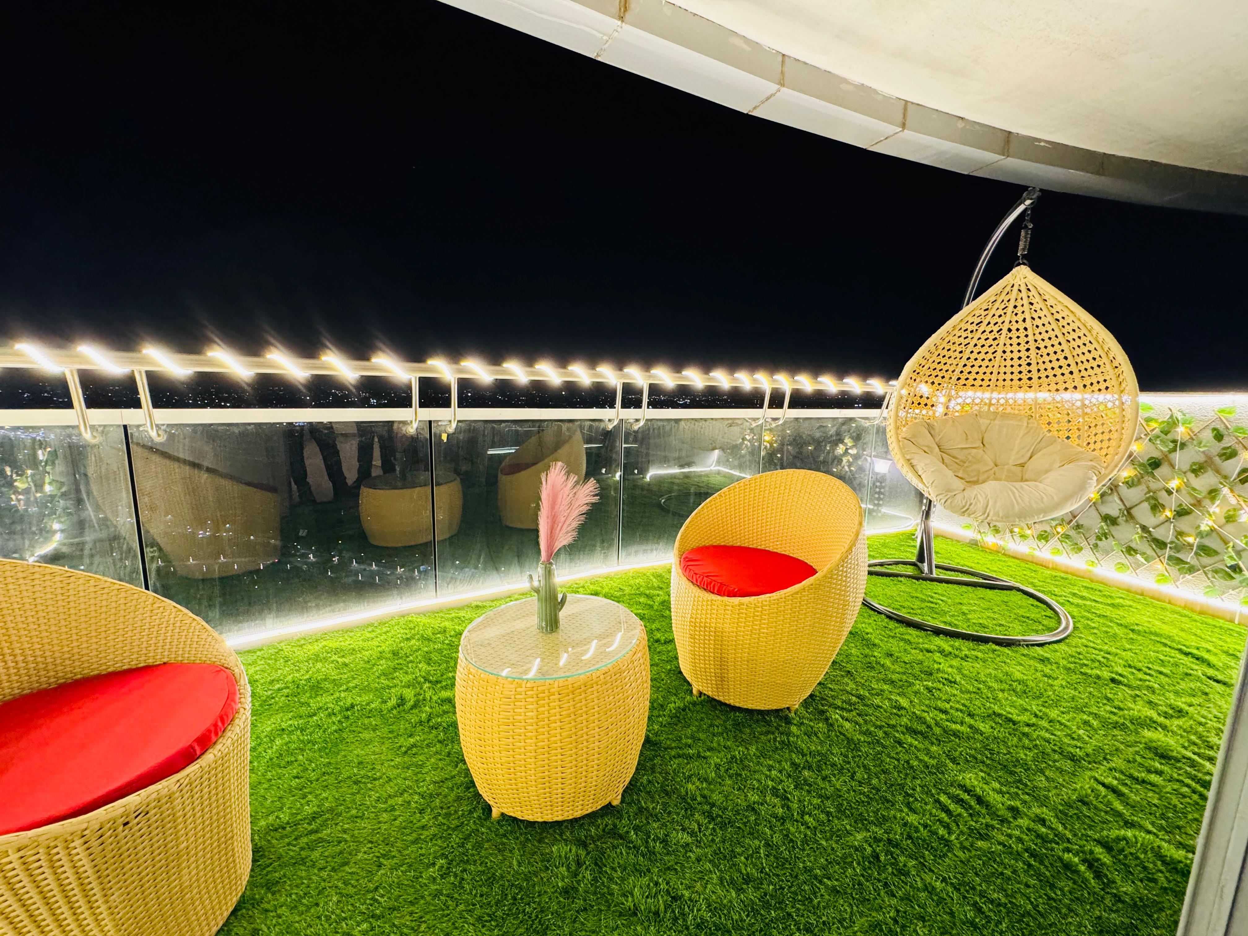 Hidden Heaven Stays Supernova 𝗕𝗢𝗢𝗞 Noida Apartment