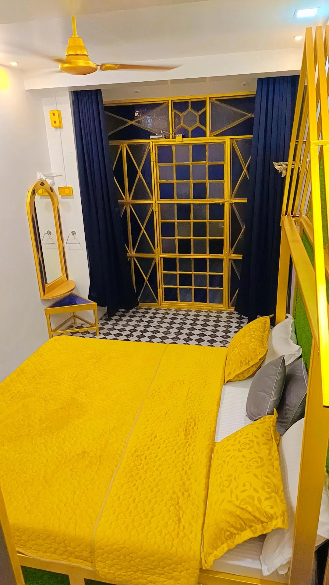 AVS HOTEL 𝗕𝗢𝗢𝗞 Shujalpur Hotel